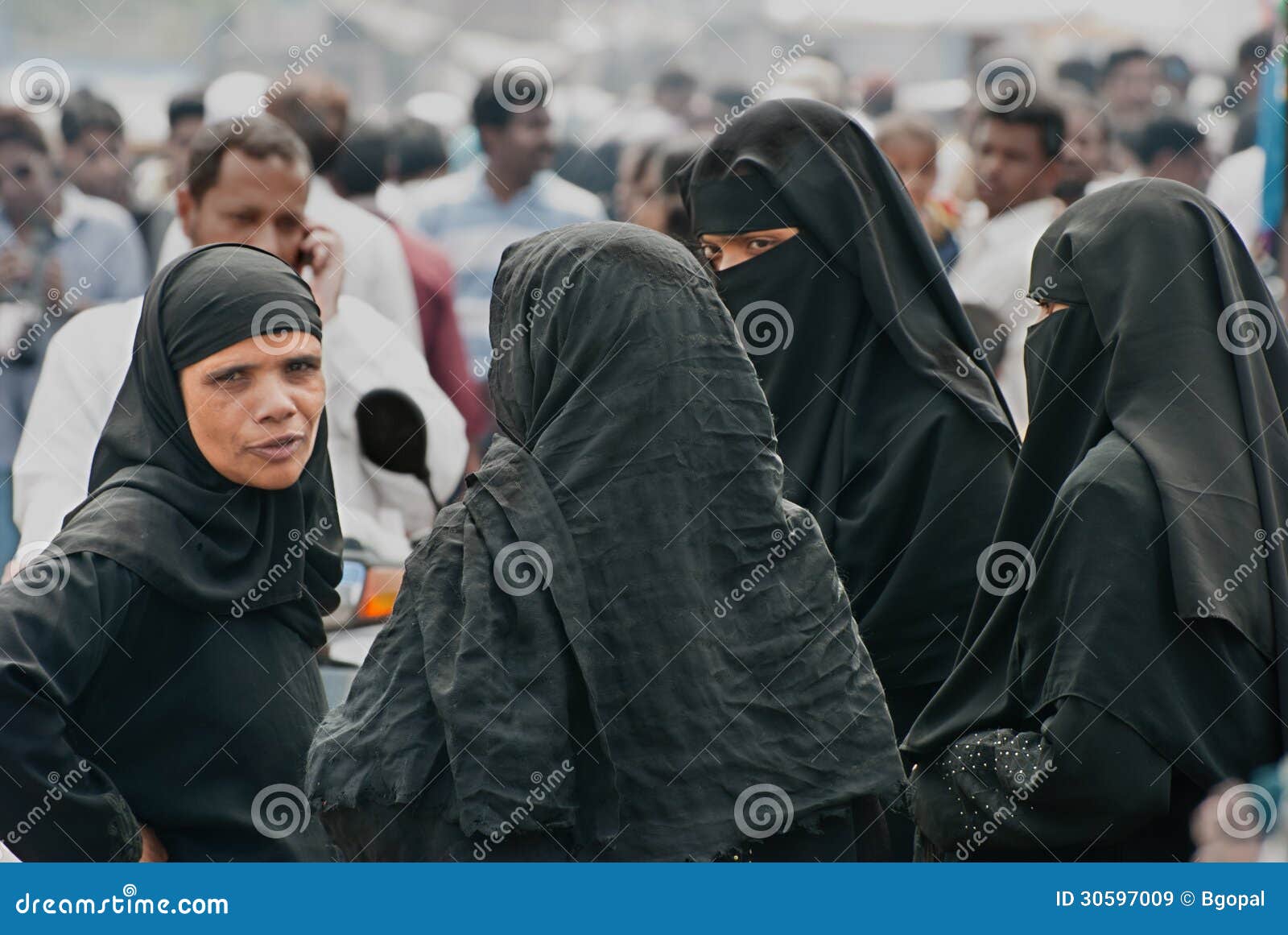 Indiska muslimska kvinnor redaktionell fotografering för bildbyråer ...