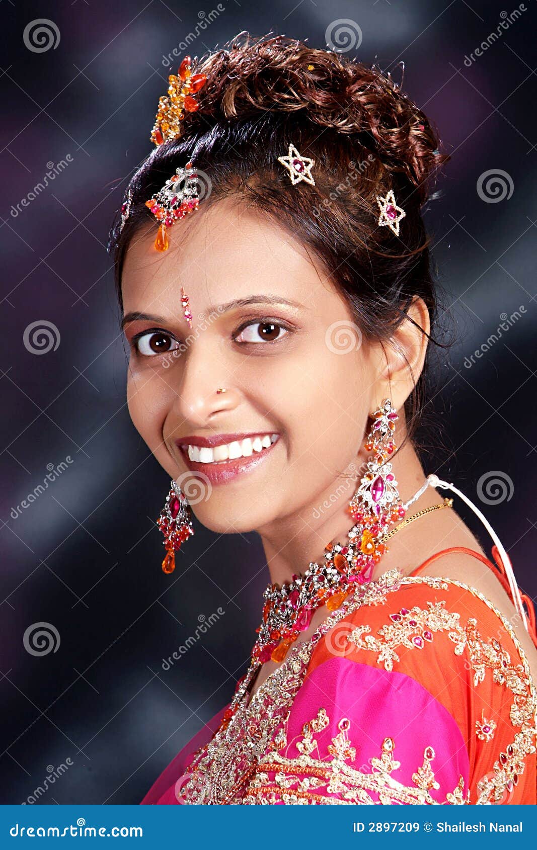 Indiskt princessbarn fotografering för bildbyråer. Bild av färg - 2897209