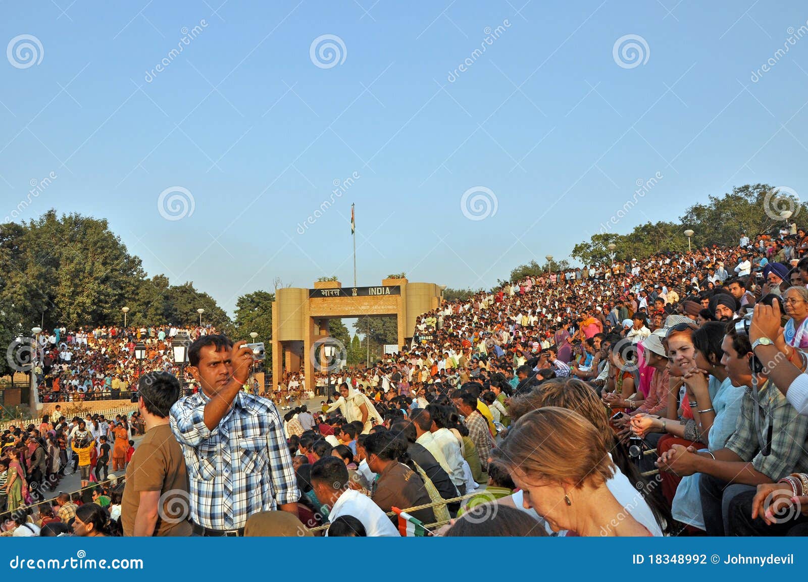 Indo-pakistan Border editorial photography. Image of people - 18348992