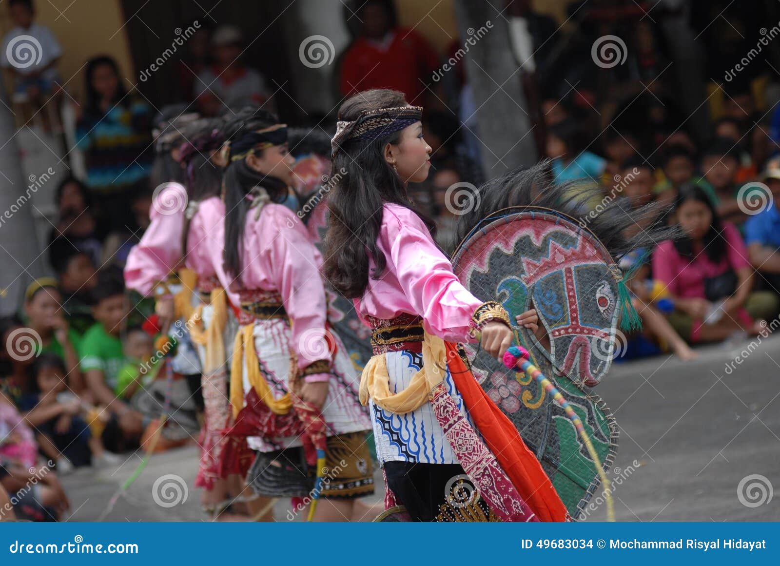 INDONESIA TRADITIONAL DANCE Editorial Stock Image - Image of parade ...