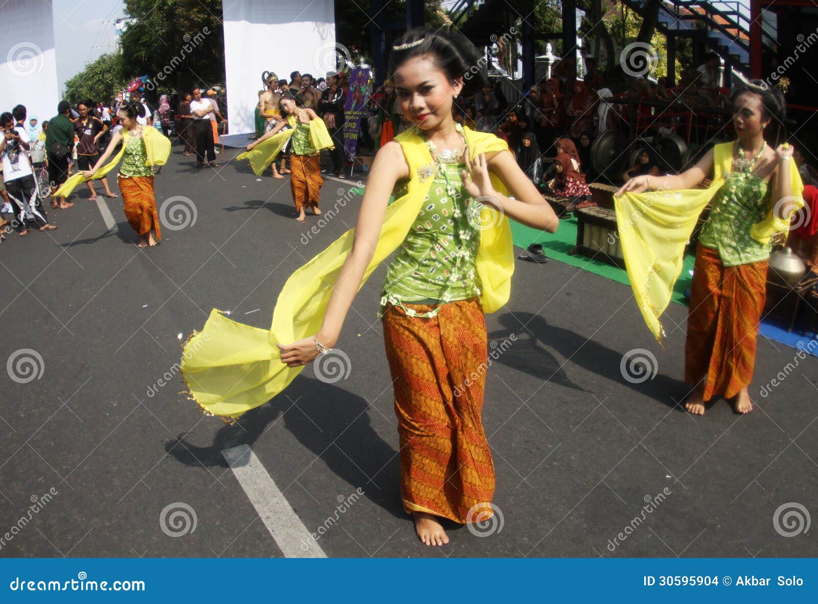 Indonesia Traditional Dance Editorial Stock Image - Image of ...