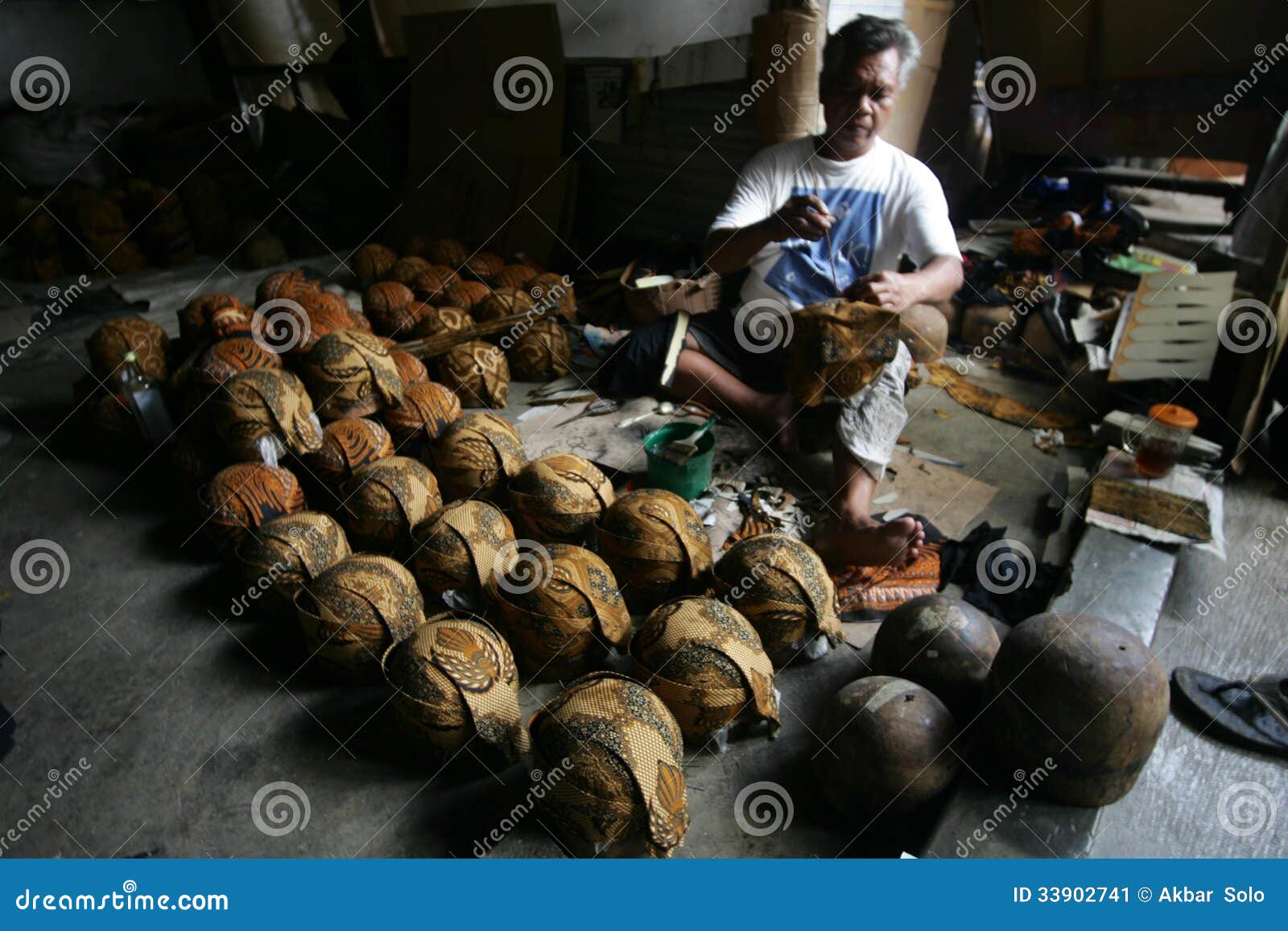 Indonesia traditional hat editorial photo. Image of worker - 33902741
