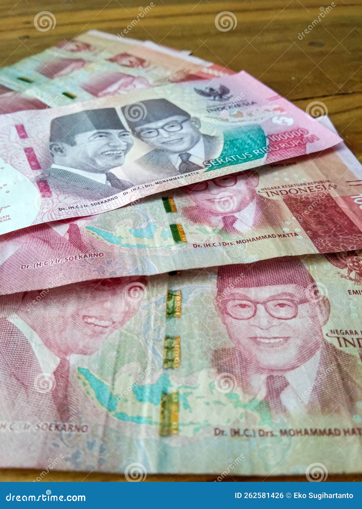 Indonesian Banknotes Worth 100,000 Rupiah Stock Photo - Image of ...