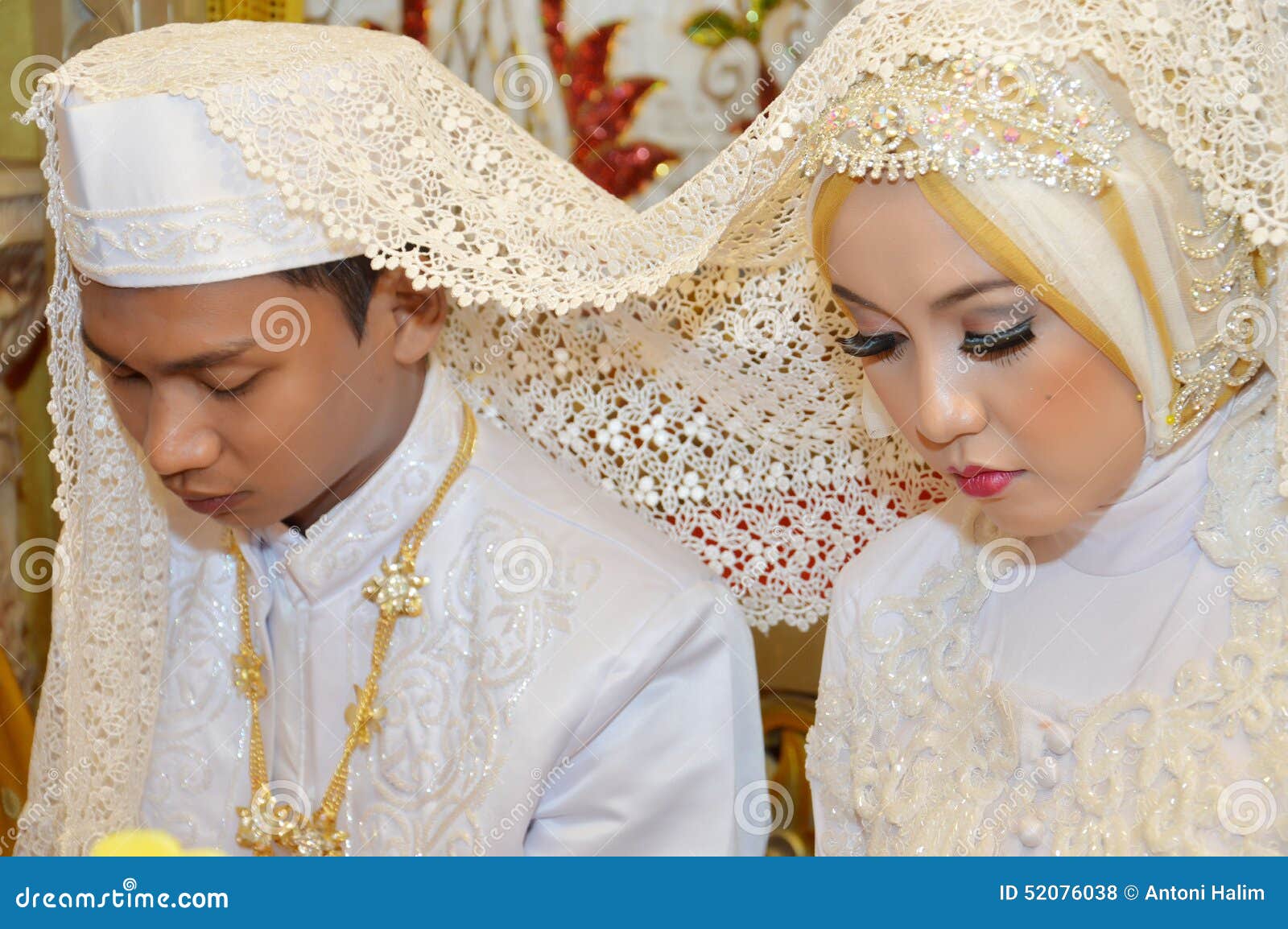 Indonesian bridal couples stock photo. Image of moslem - 52076038