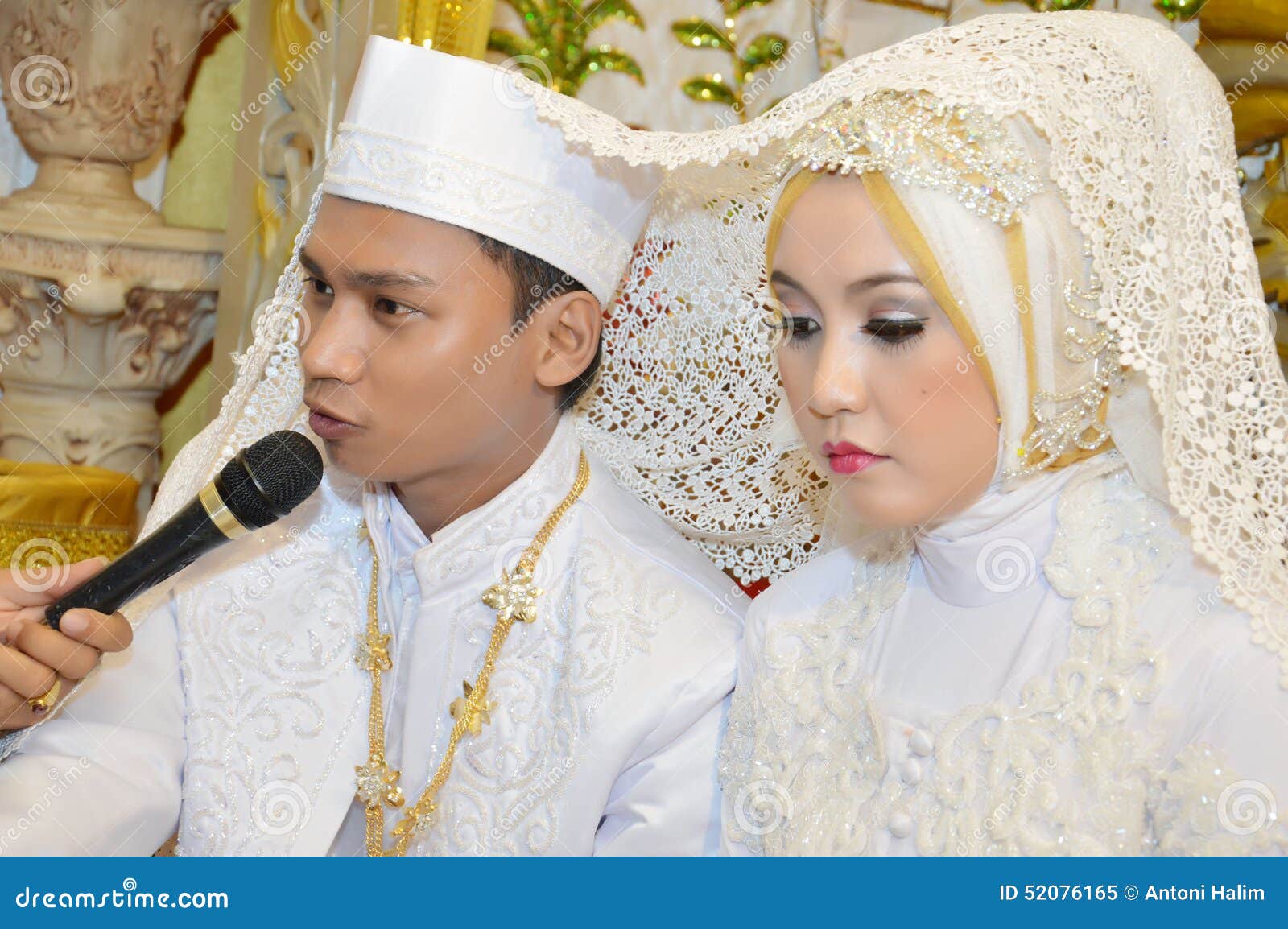 Indonesian bridal couples stock image. Image of holding - 52076165