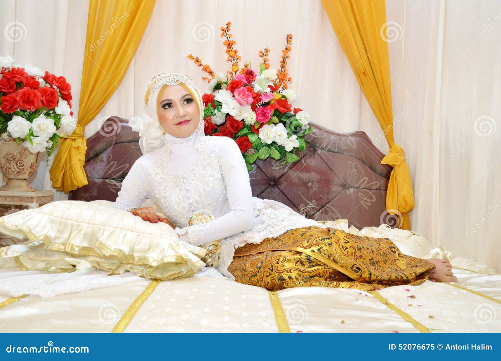 Indonesian bride stock image. Image of ceremony, javanese - 52076675