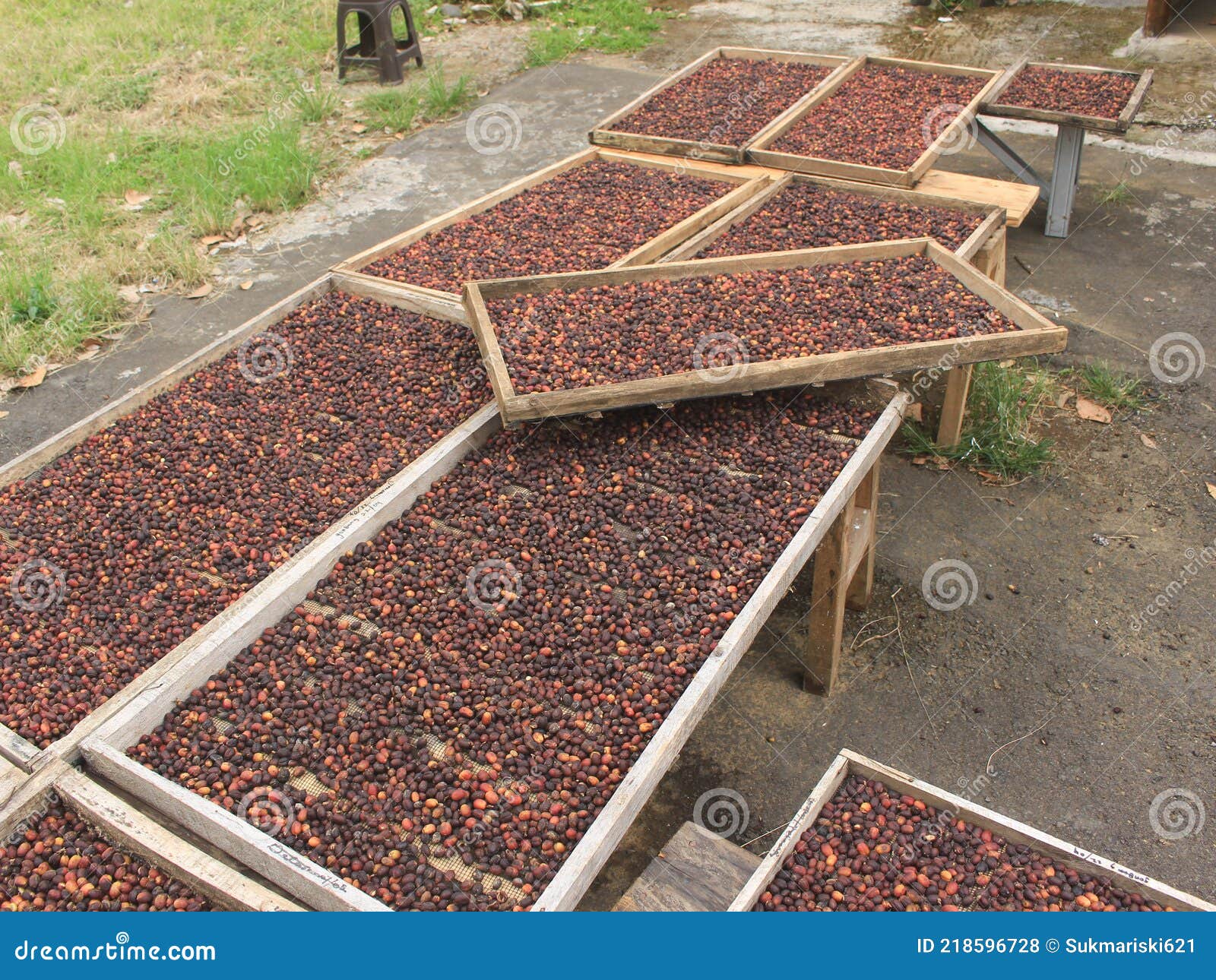 Drying Process Of Putty On The Joints Of The Playing Surface, Bed Table ...