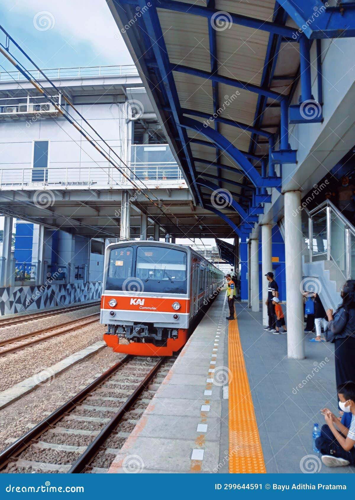 Indonesian CommuterLine Train in Buaran Station on 2nd Platform Editorial Photo - Image of train ...