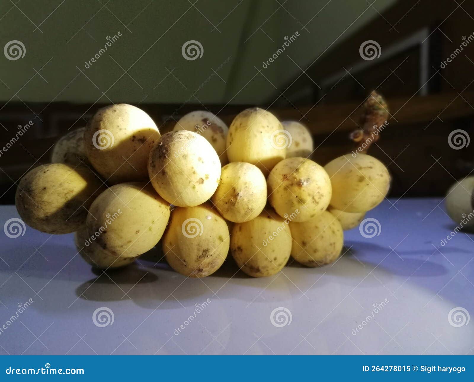 Indonesian Native Langsat Fruit Stock Image - Image of leaf, dish ...