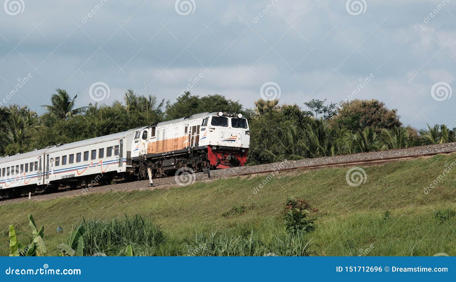 Indonesian Railway Officials Are Manually Filling Water Into The Train ... Indonesian Railway Officials Are Manually Filling Water Into The Train ...
