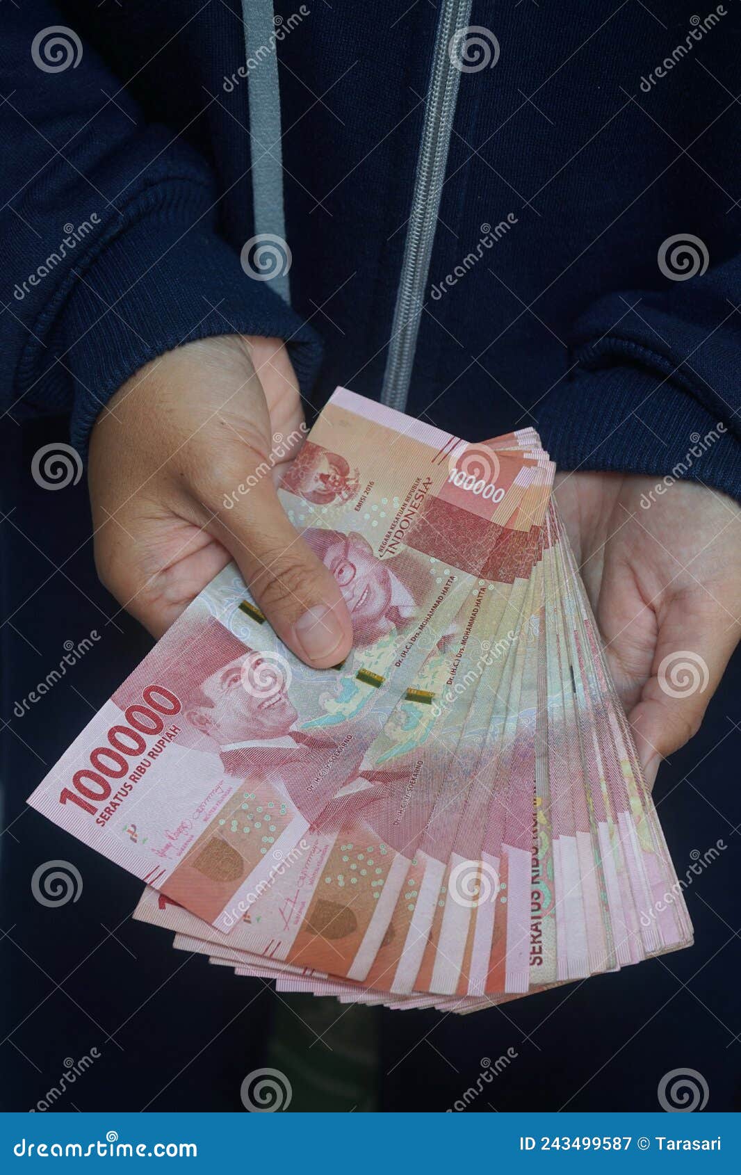 Indonesian Rupiah Banknote Held by a Woman, 100,000 Rupiah Stock Image ...