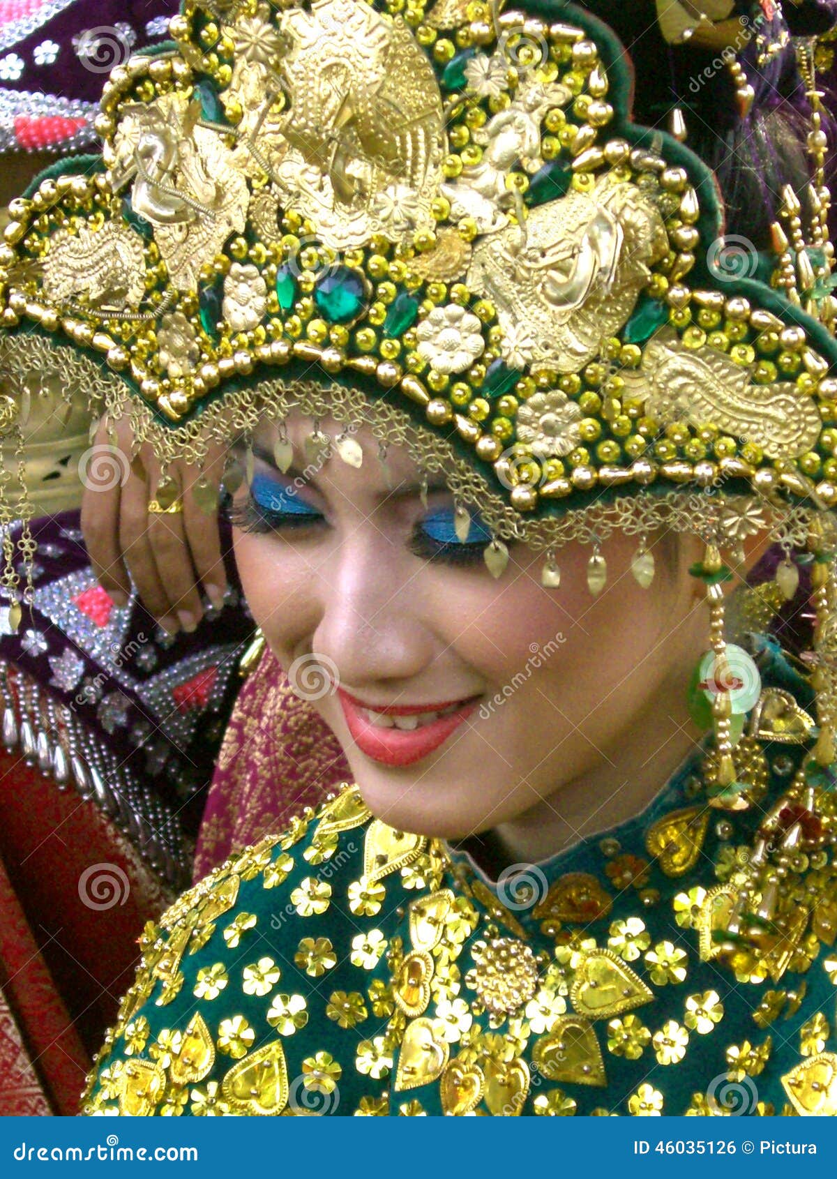 Indonesische Vrouw Bij Kunstfestival Redactionele Foto - Image of ...