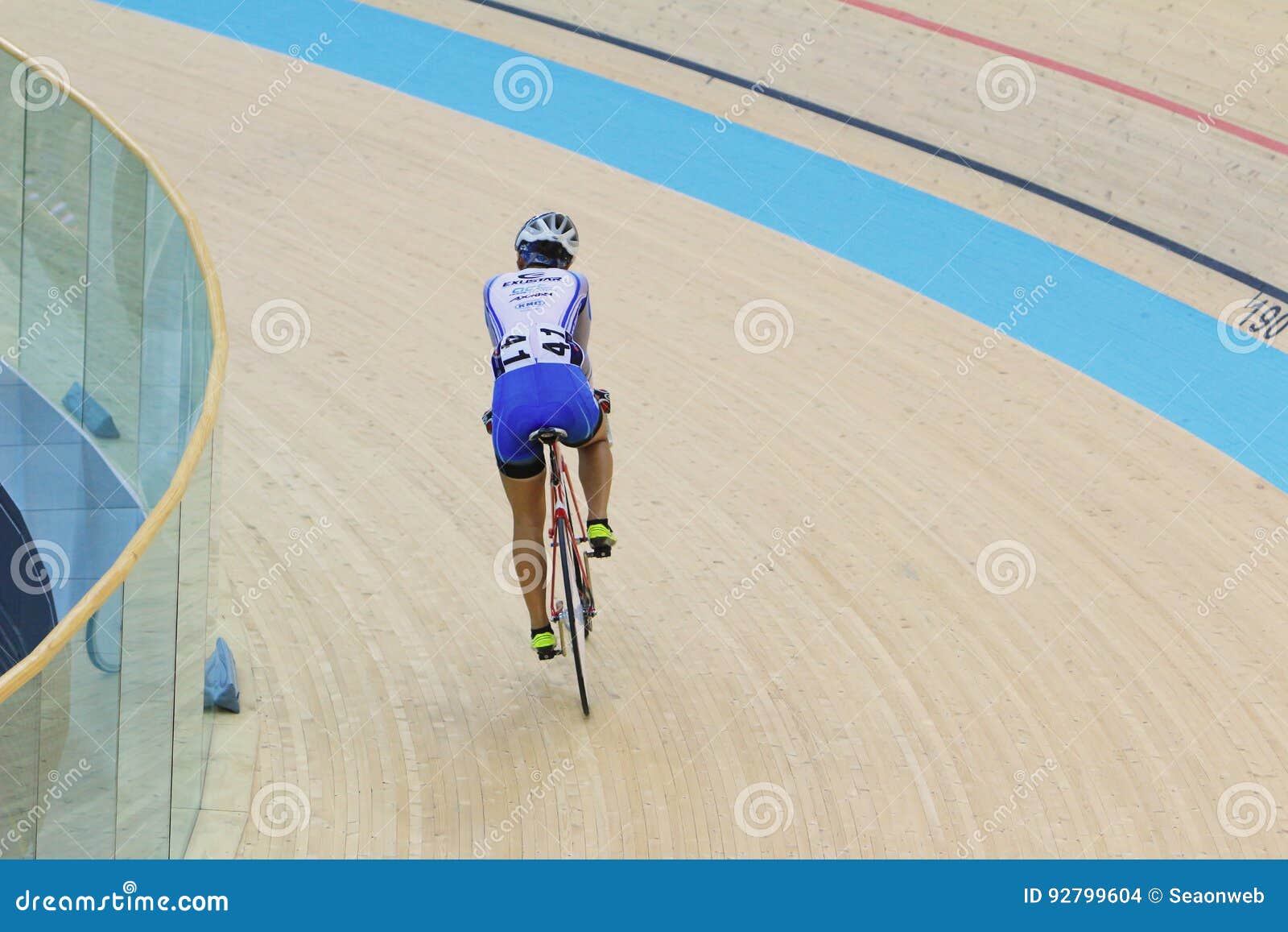 Indoor track cycling editorial stock image. Image of action - 92799604