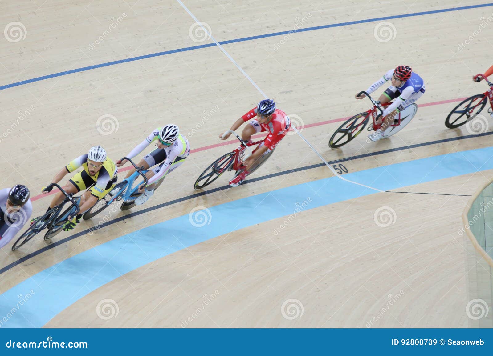 Indoor track cycling editorial stock image. Image of peloton - 92800739