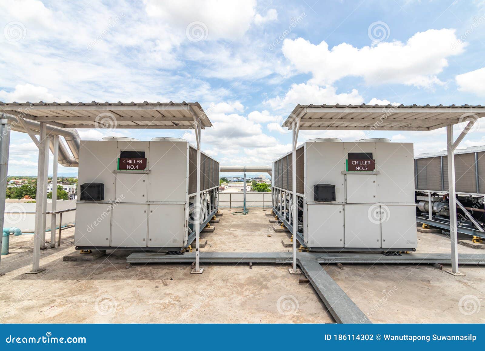 Industrail Free-cooling Chiller Air Conditioner on the Rooftop Stock ...