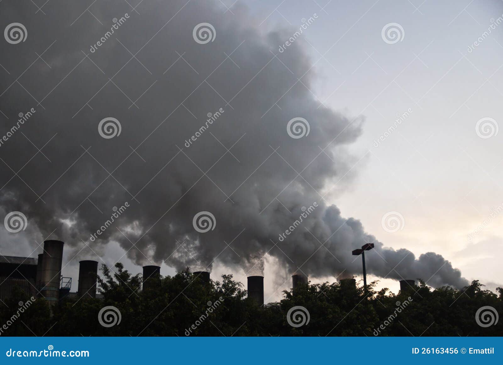 Industriële Luchtvervuiling Redactionele Foto - Image of bomen, buiten ...