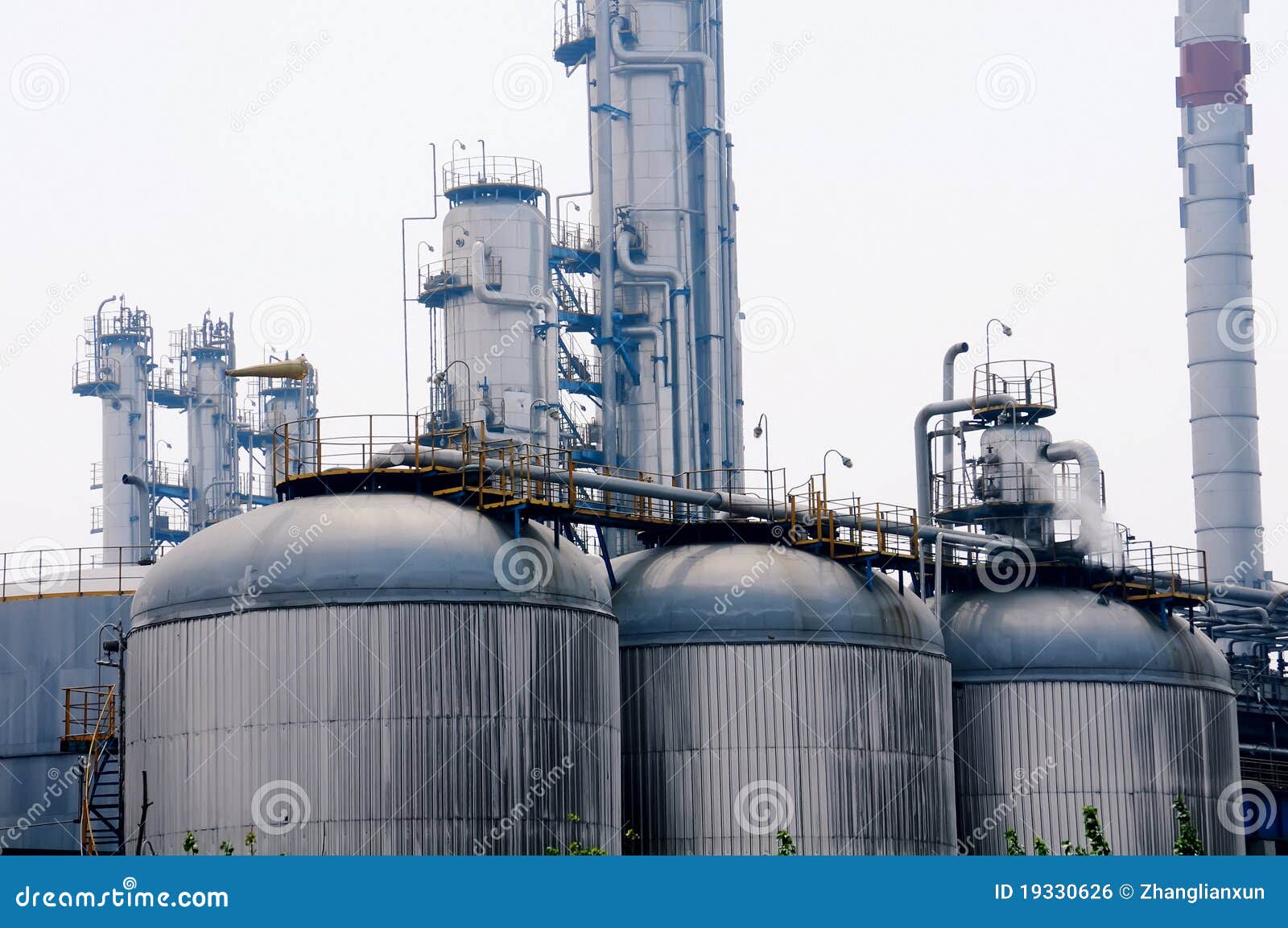 Industria petroquímica foto de archivo. Imagen de duro - 19330626