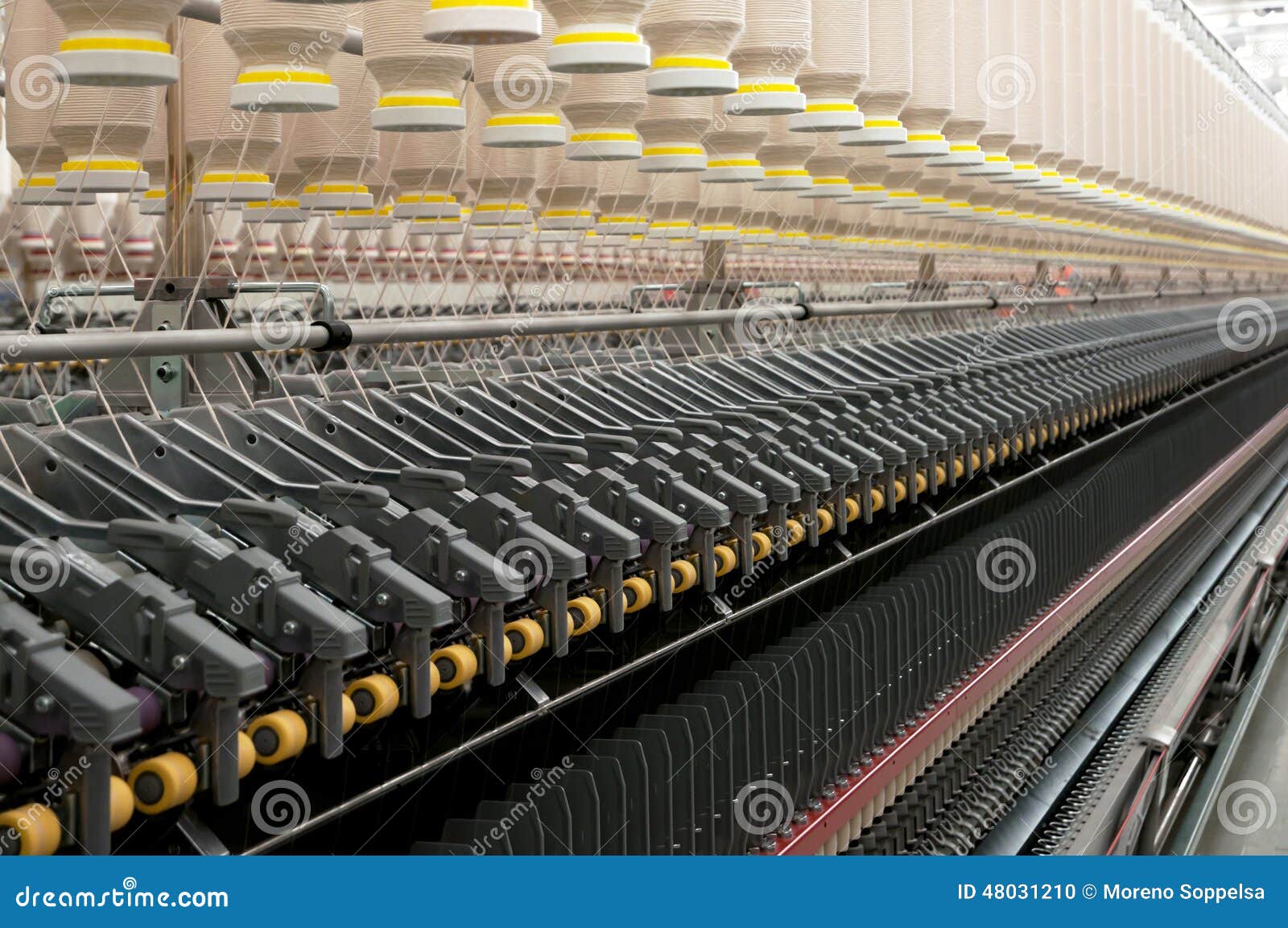 Industria Tessile - Filando Fotografia Stock - Immagine di industriale ...