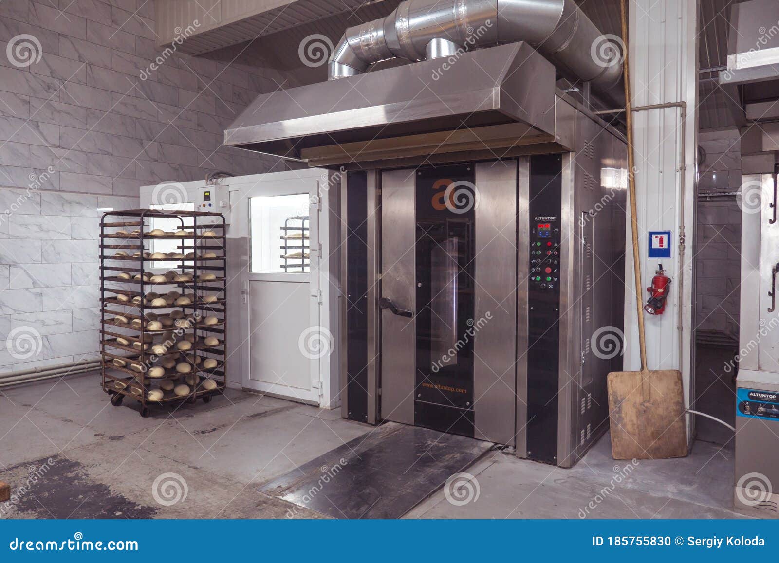 Industrial Baker, Baking Oven Industrial Equipment for Flour Stock ...