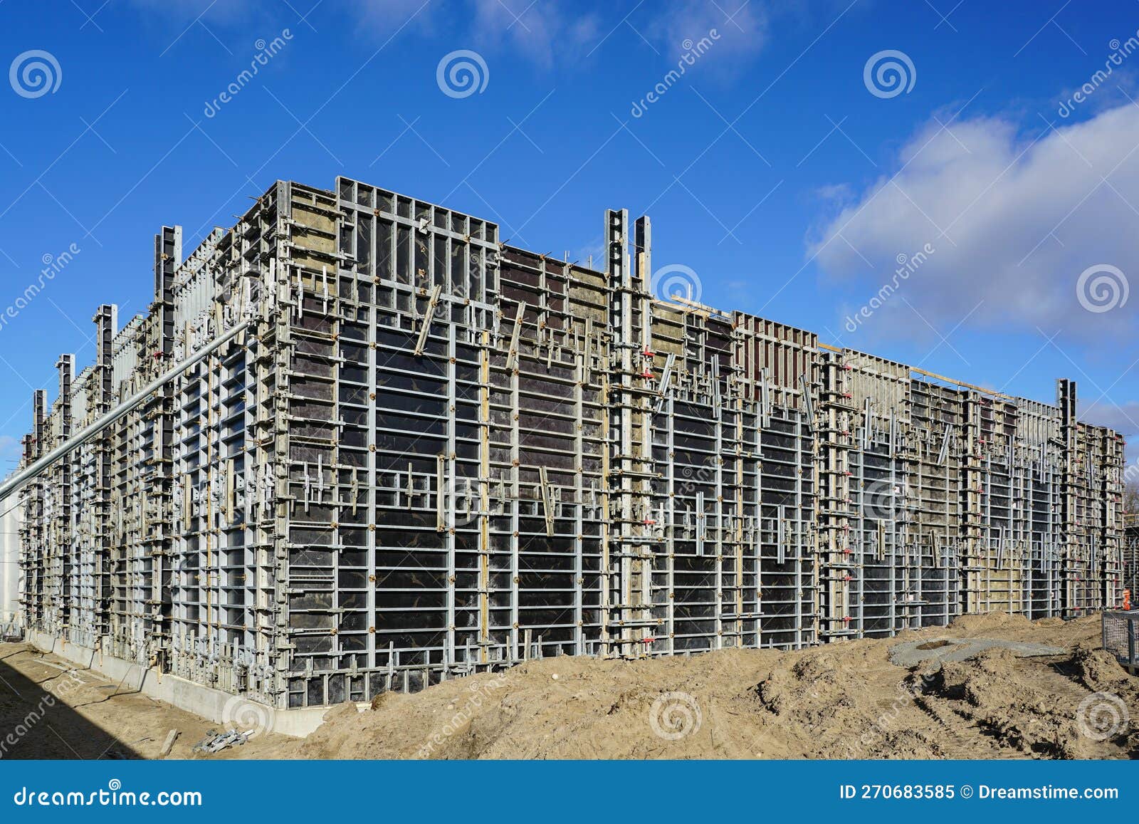 Industrial Building Wall Construction Using Concrete Formwork with a ...