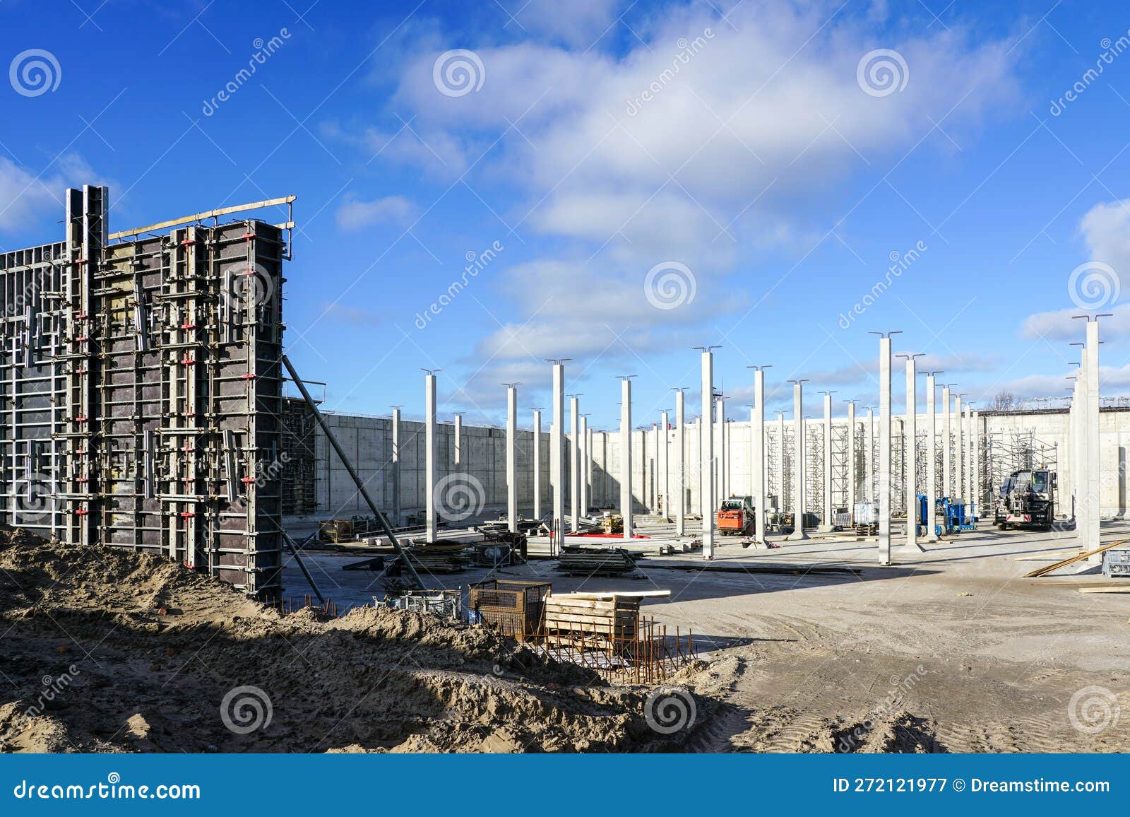 Industrial Building Wall Construction Using Concrete Formwork with a ...