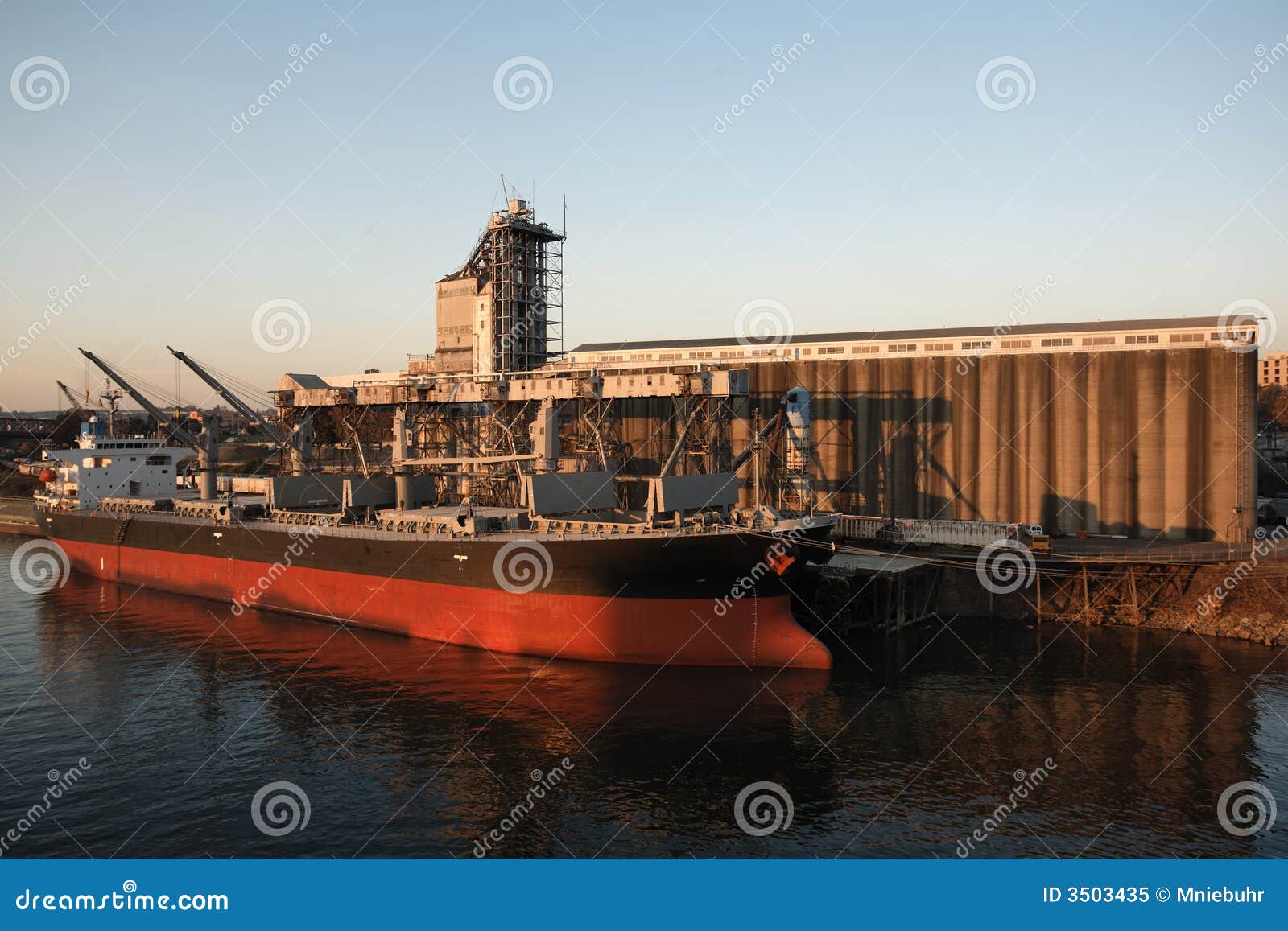 Industrial Cargo Grain Ship Dock Elevator Terminal Stock Image - Image ...