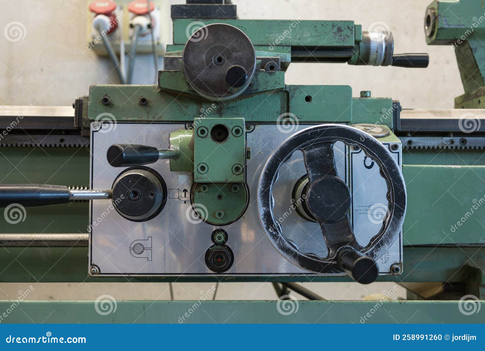 Industrial Lathe for Iron and Metal Engineering Cylinders Front View ...