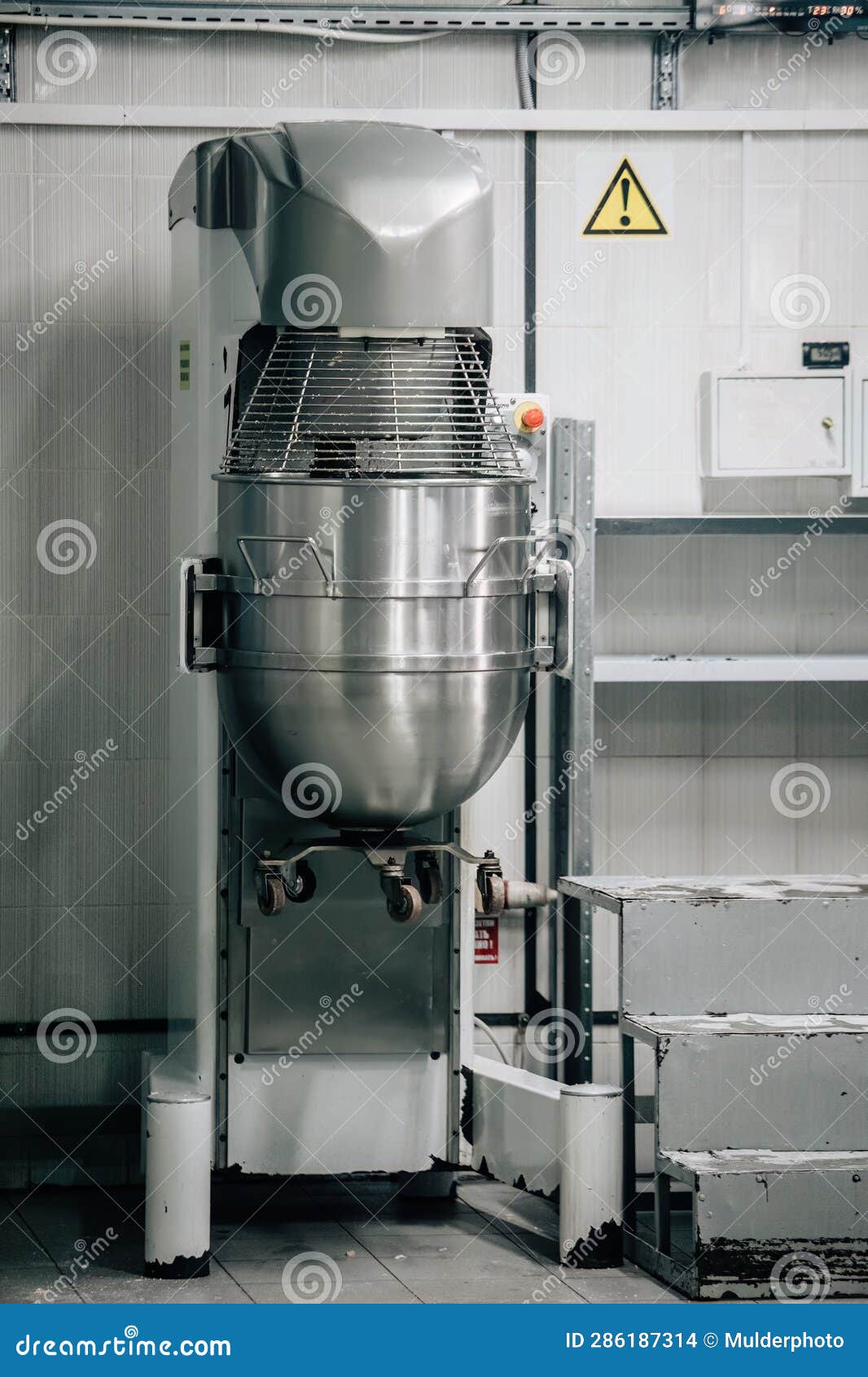 Industrial Mixer of Raw Solution for Preparing Marshmallows in ...