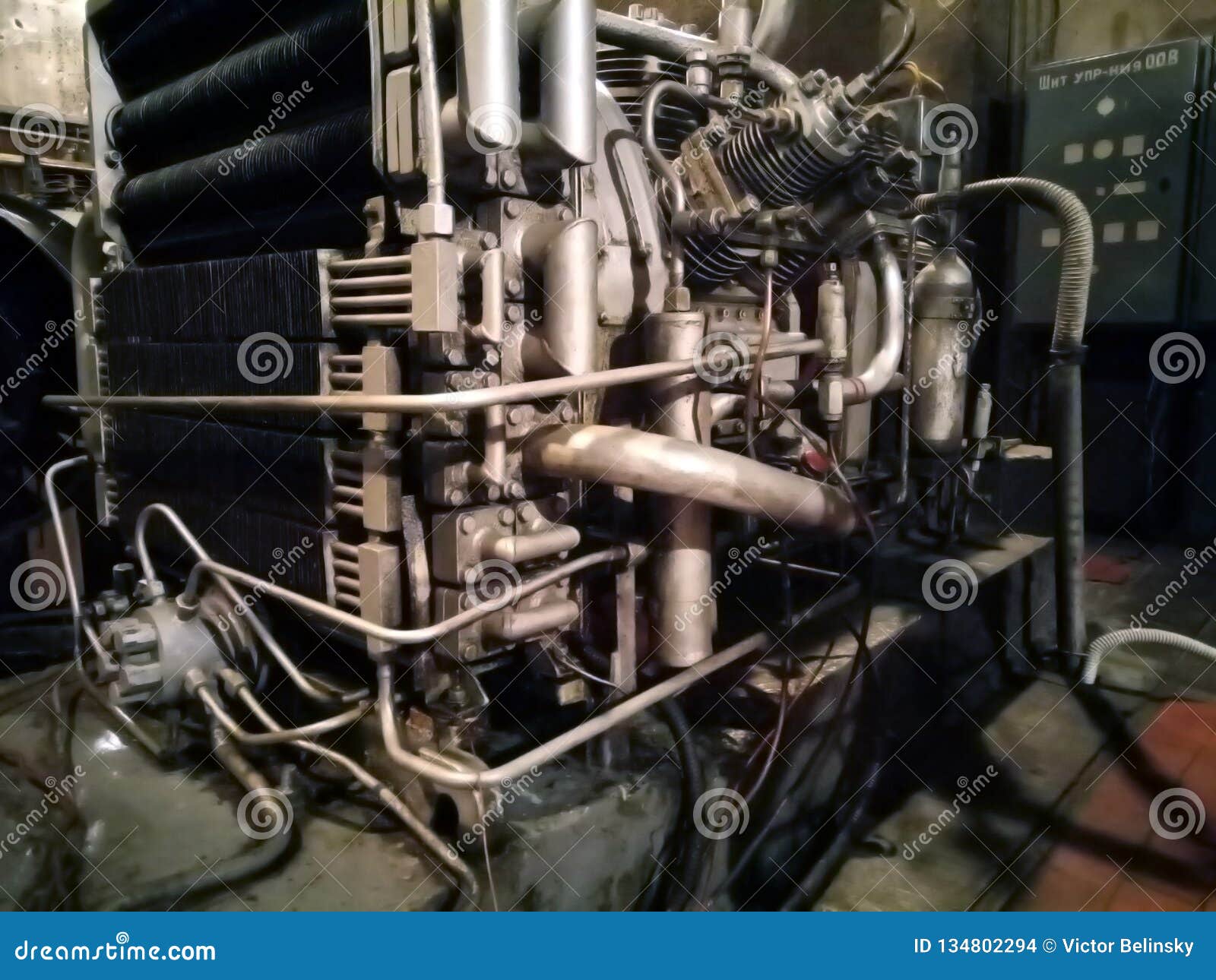 Industrial Piston Compressor. Technology and Mechanisms . Equipment ...