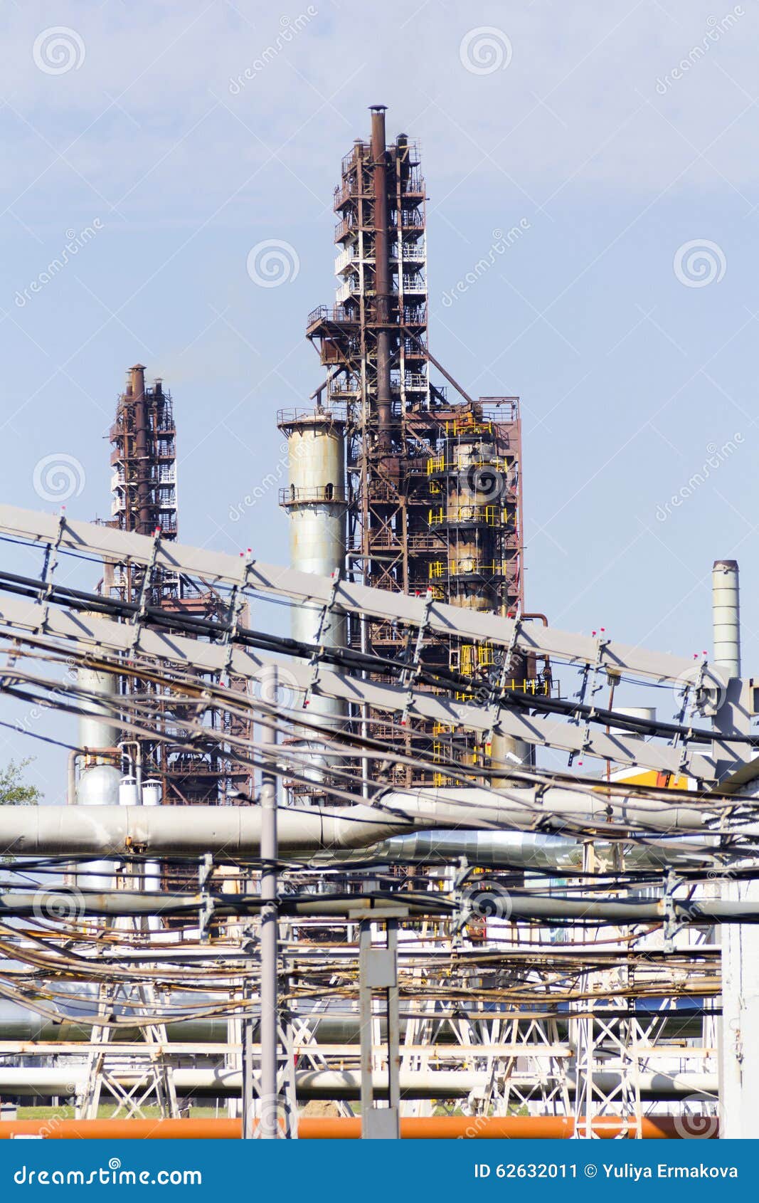 Industrial of Refinery Tower Stock Image - Image of powder, chemical ...