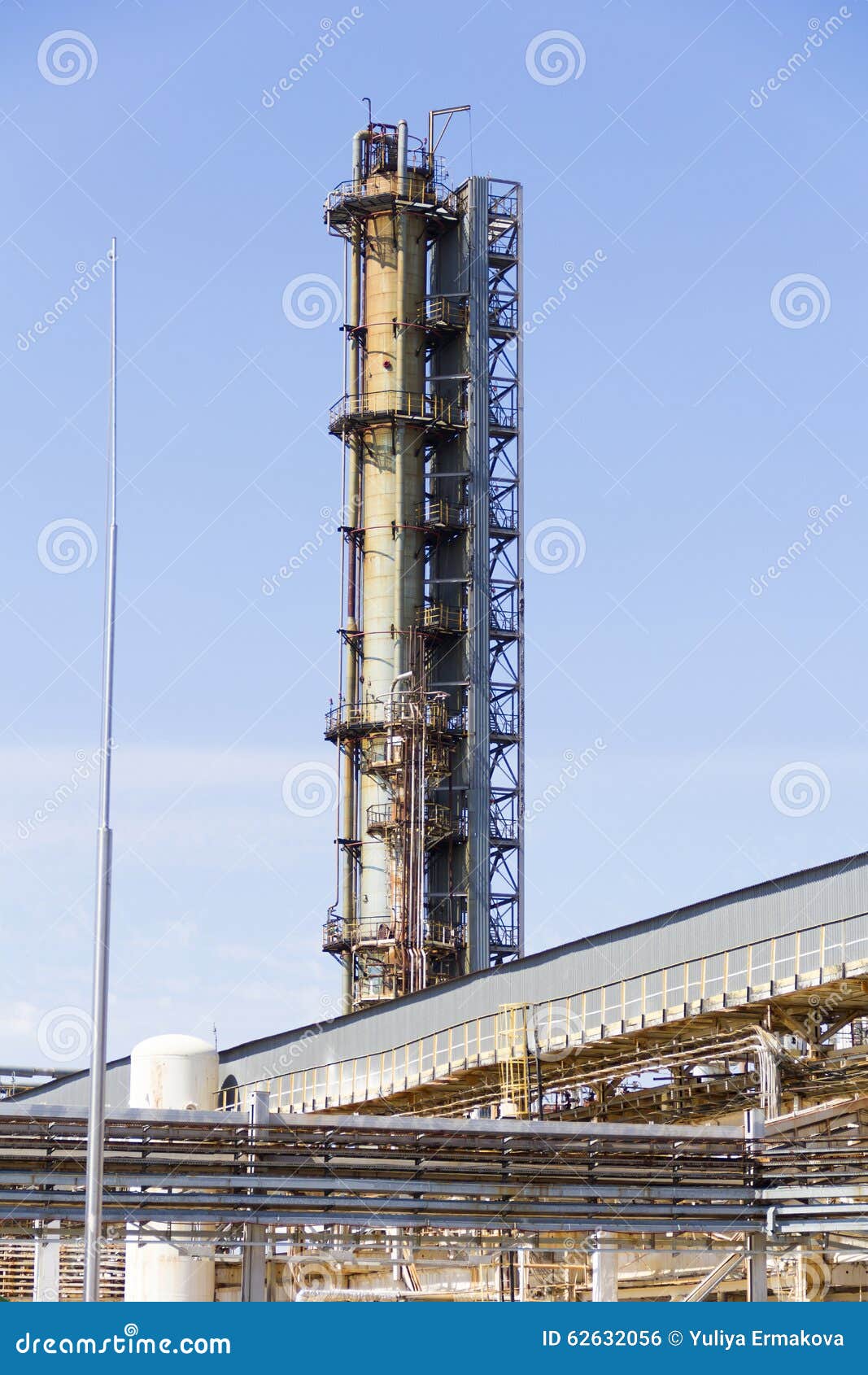 Industrial of Refinery Tower Stock Photo - Image of chimney, petroleum ...