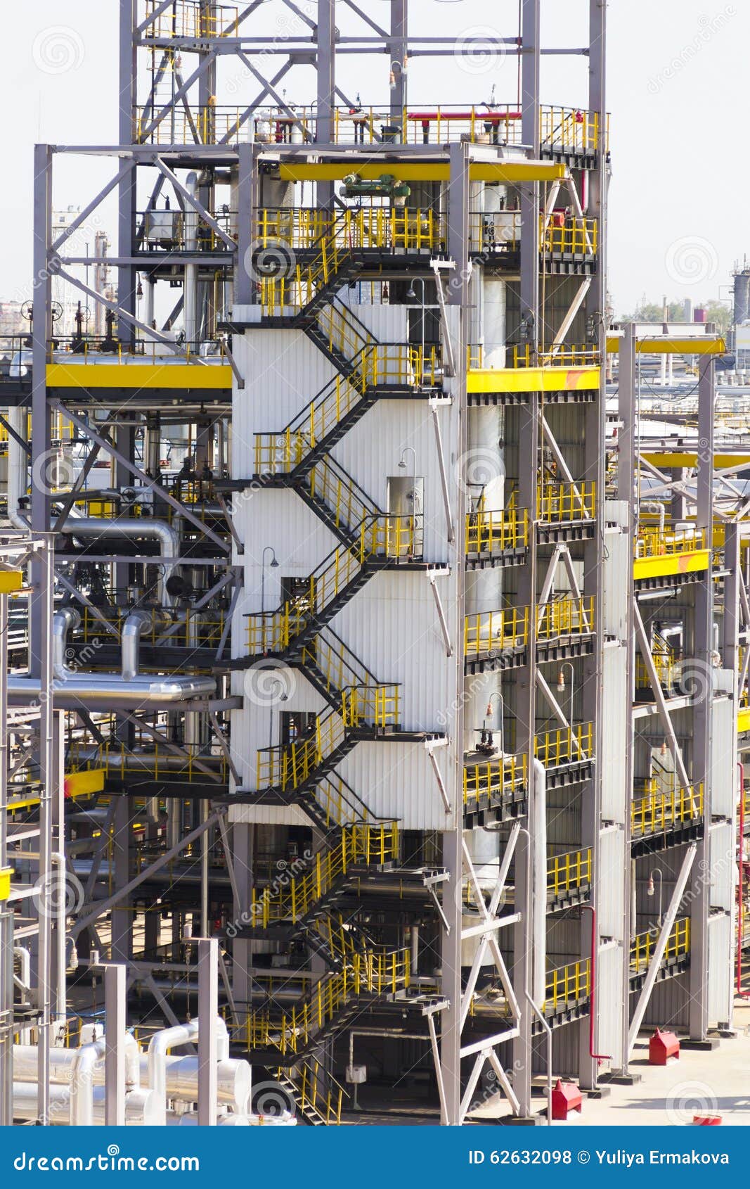 Industrial of Refinery Tower Stock Photo - Image of engineering ...