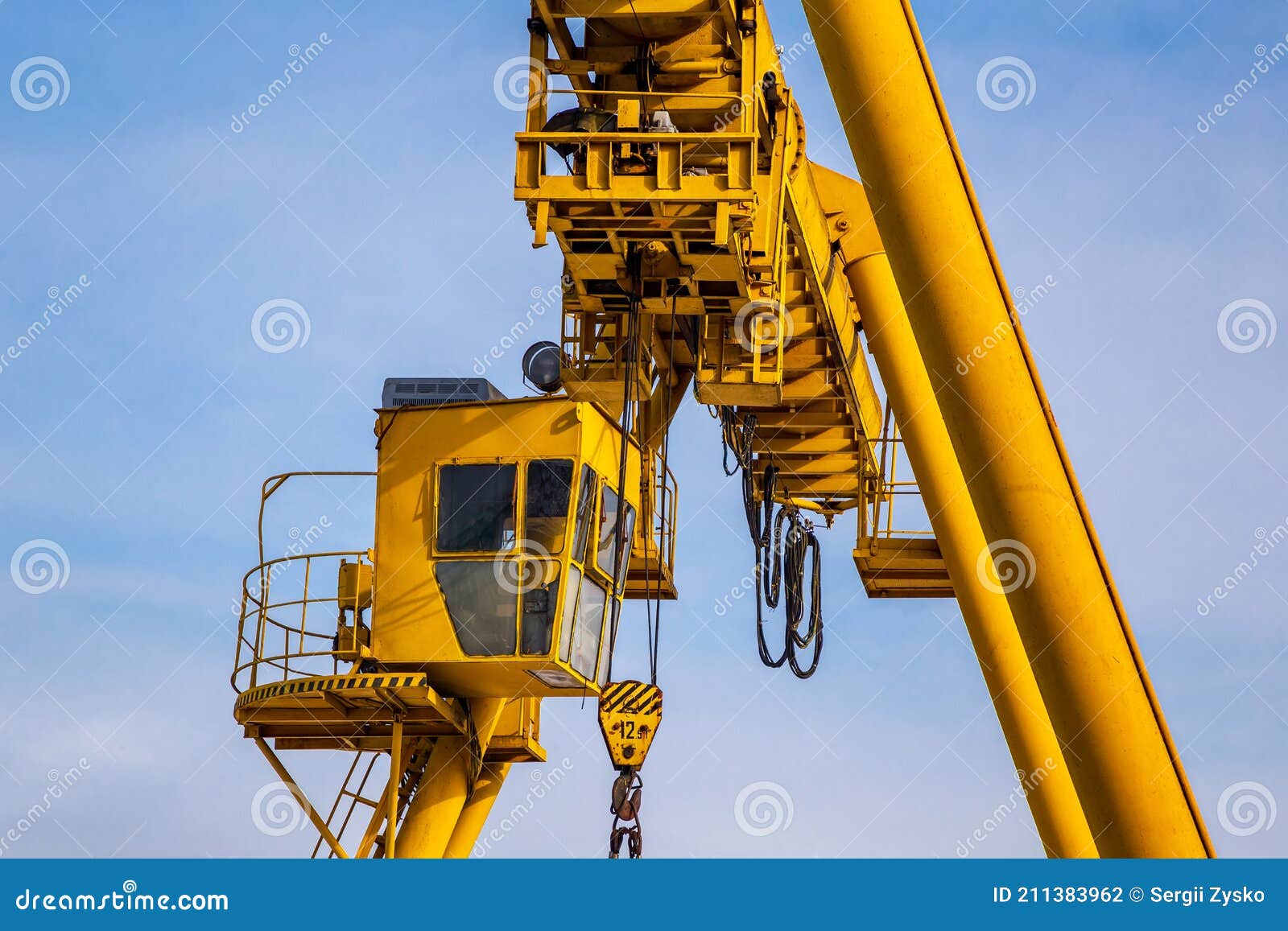 Industrie Kran in Einer Fabrik Oder Hafen Für Laden Schwierige Rollen ...