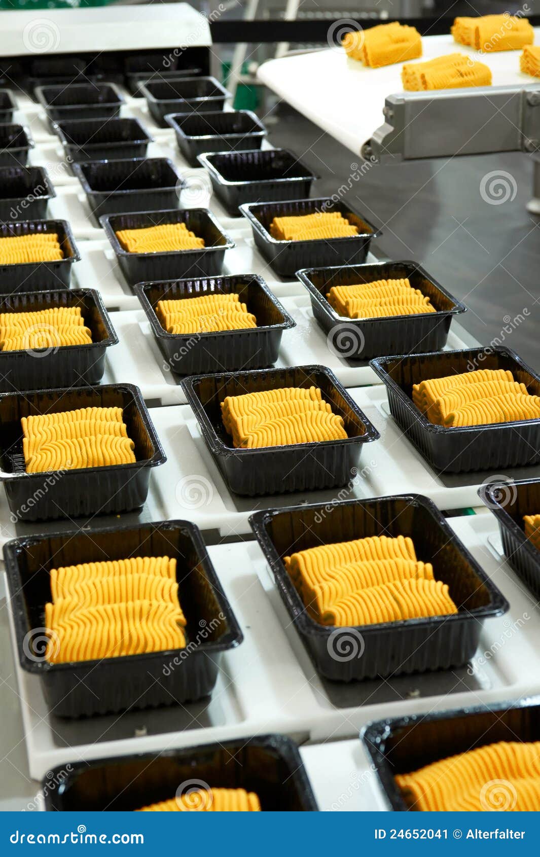 Industrielle Lebensmittelproduktion Stockbild - Bild von verpackung ...