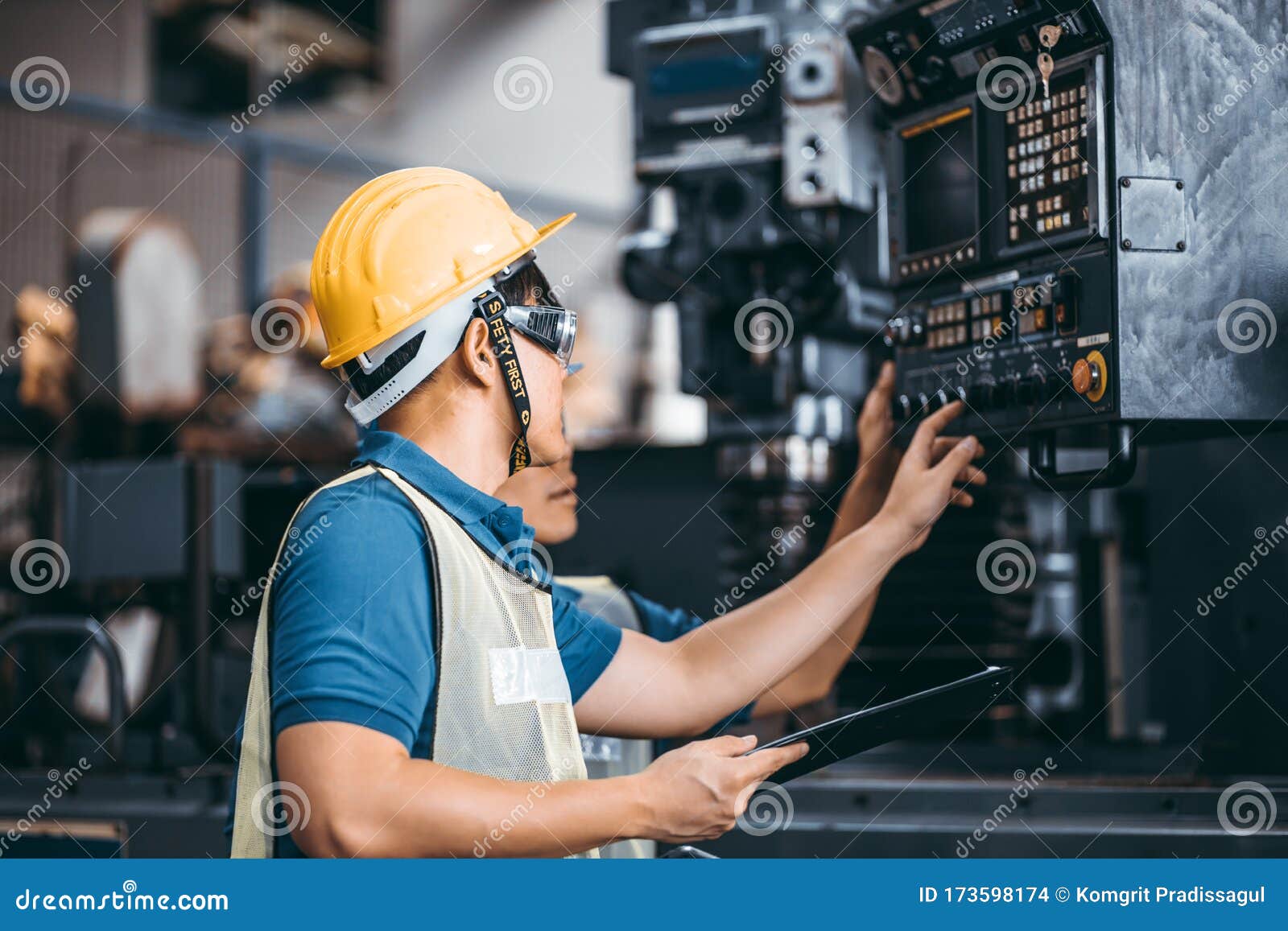 Industry Engineer Team Worker Teaching Help Talking Production Machine ...