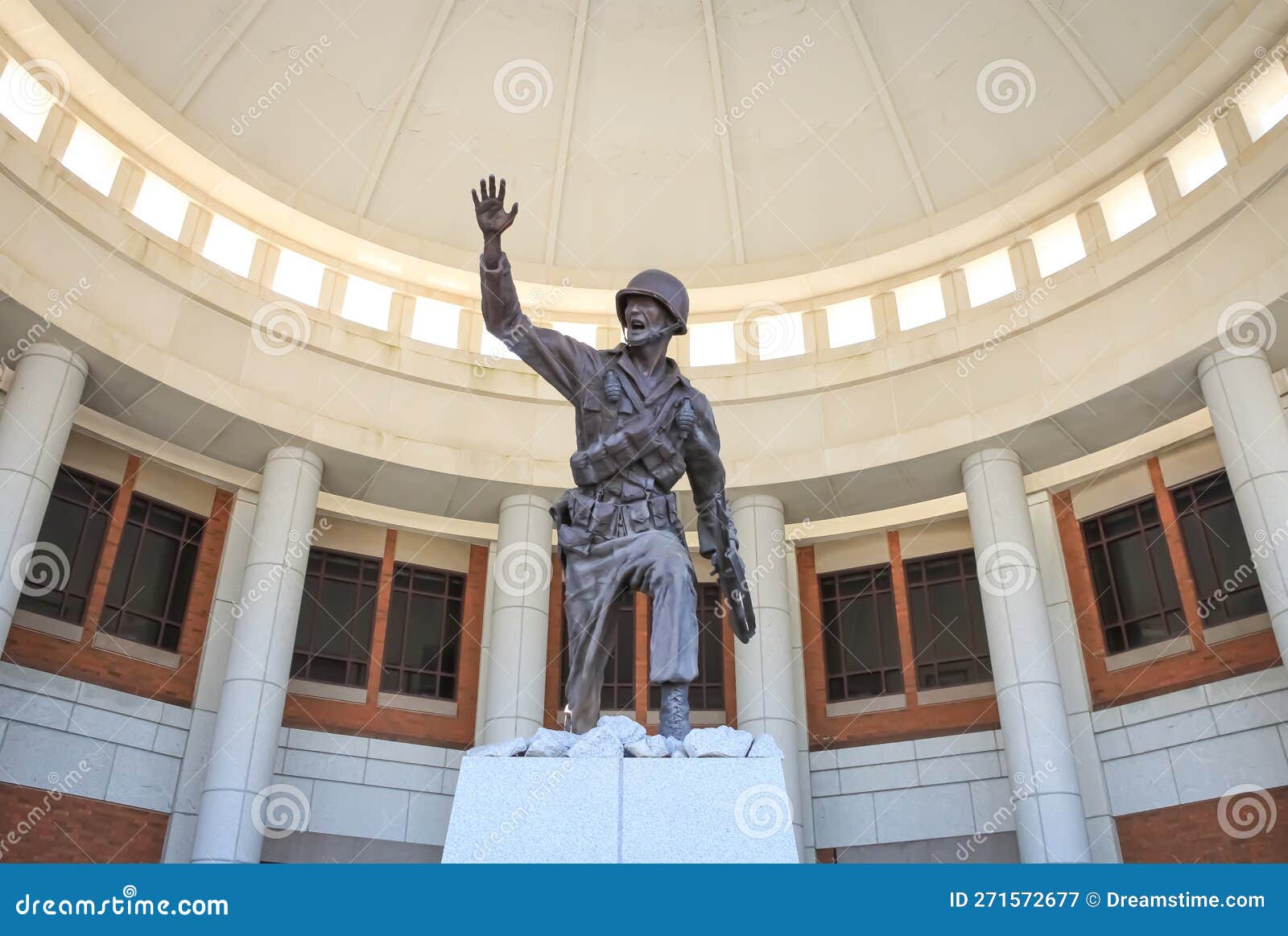 Infantry Museum Statue editorial photography. Image of palace - 271572677