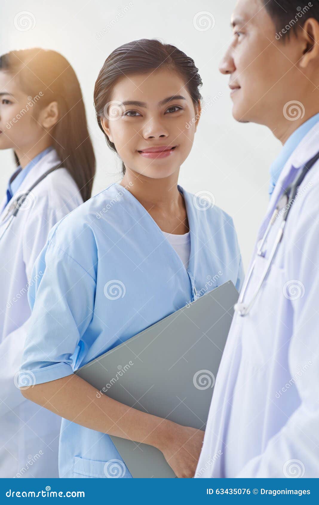 Infermiera bella fotografia stock. Immagine di donne - 63435076