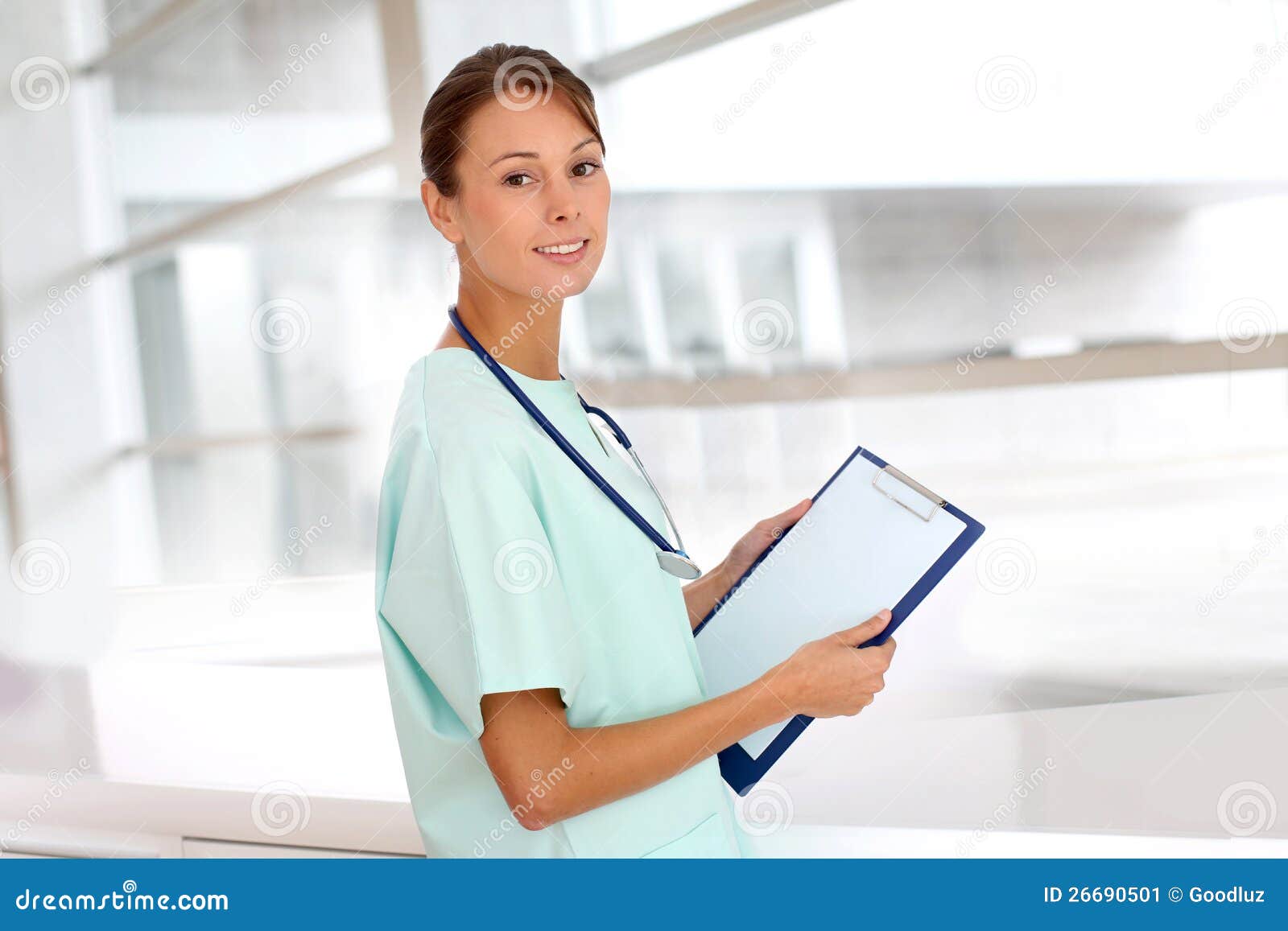 Infermiera in uniforme immagine stock. Immagine di malattia - 26690501