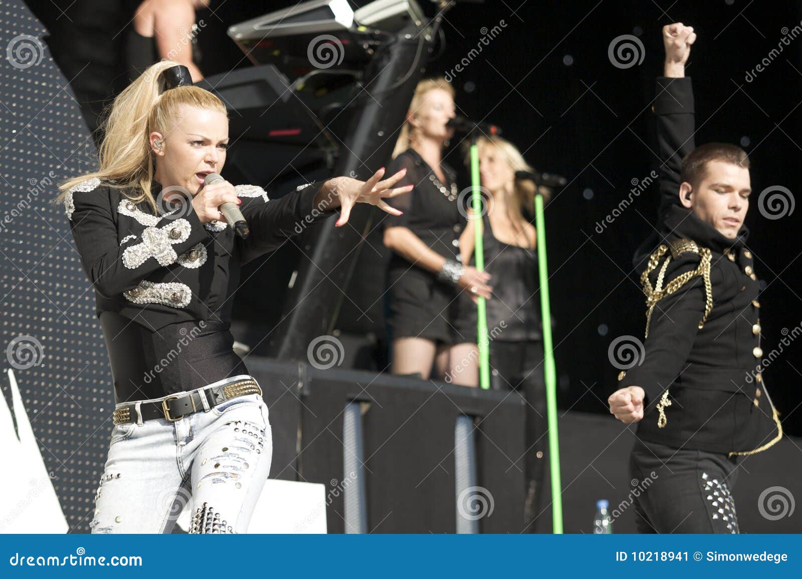 Infernal editorial photo. Image of concerts, girl, concert - 10218941