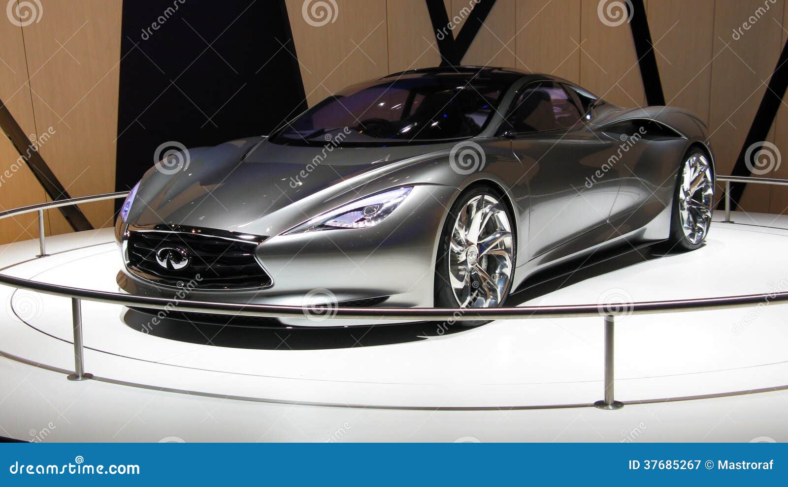 Infiniti emerge fotografia editorial. Imagem de elétrico - 37685267