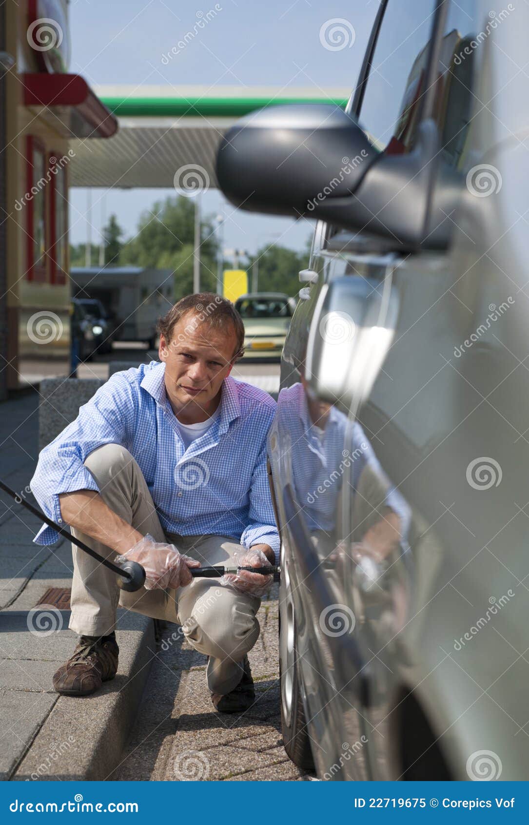 Inflating a tyre stock image. Image of side, transport - 22719675