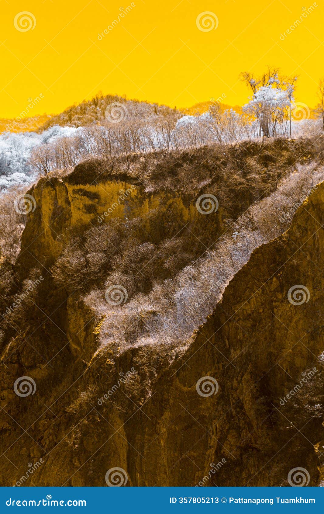 Rugged Texture Of Finely Cracked Paint On Rusty Surface Background ...