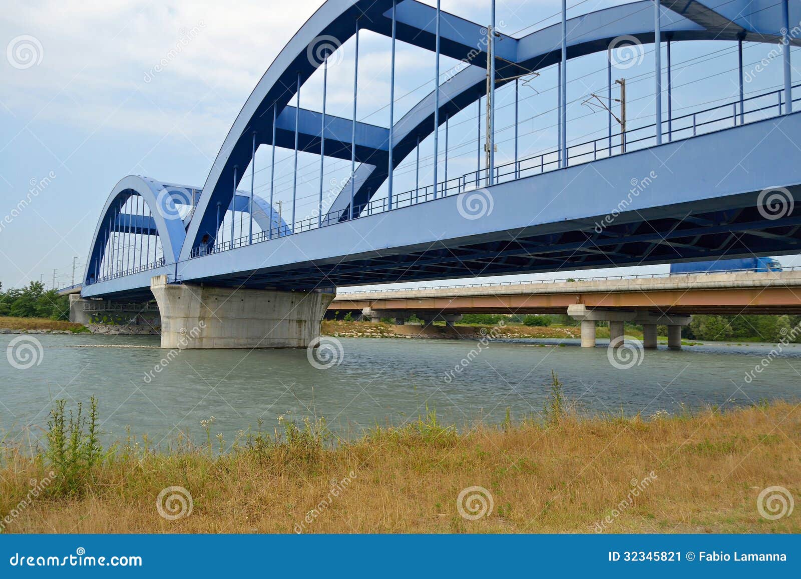 Infrastructure italienne image stock. Image du architectural - 32345821