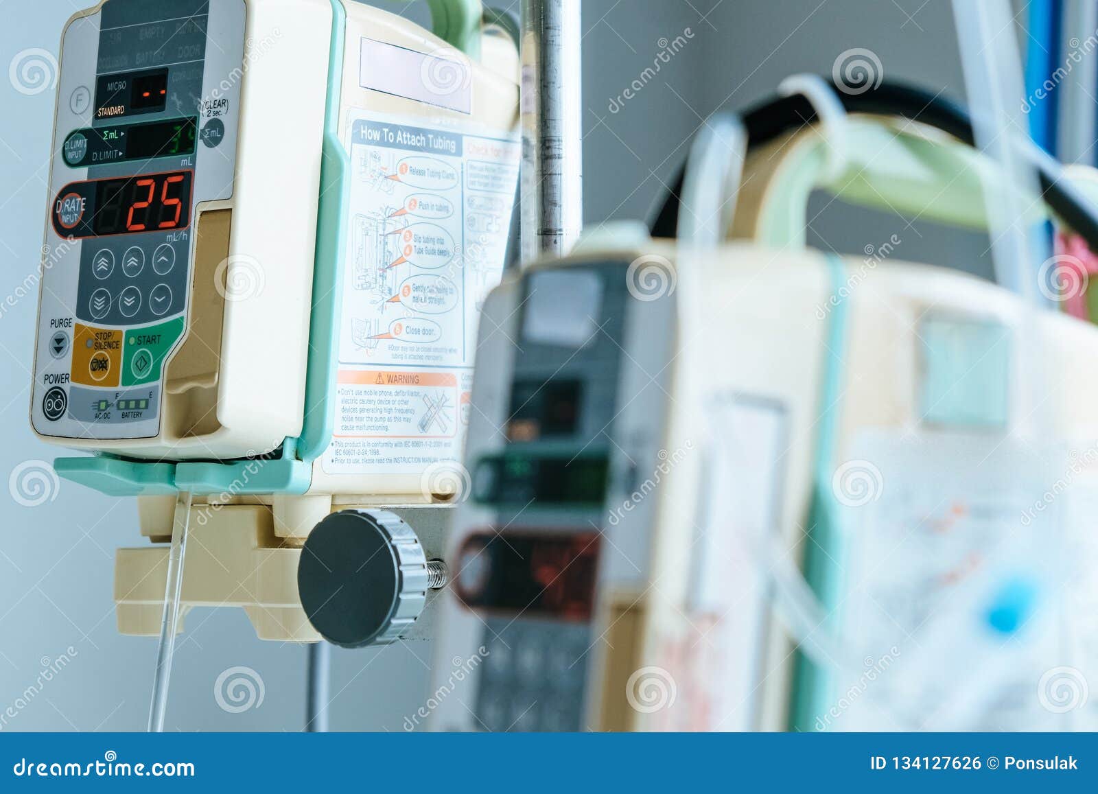 Infusionspumpe Im Krankenhaus Stockfoto - Bild von bedingung ...