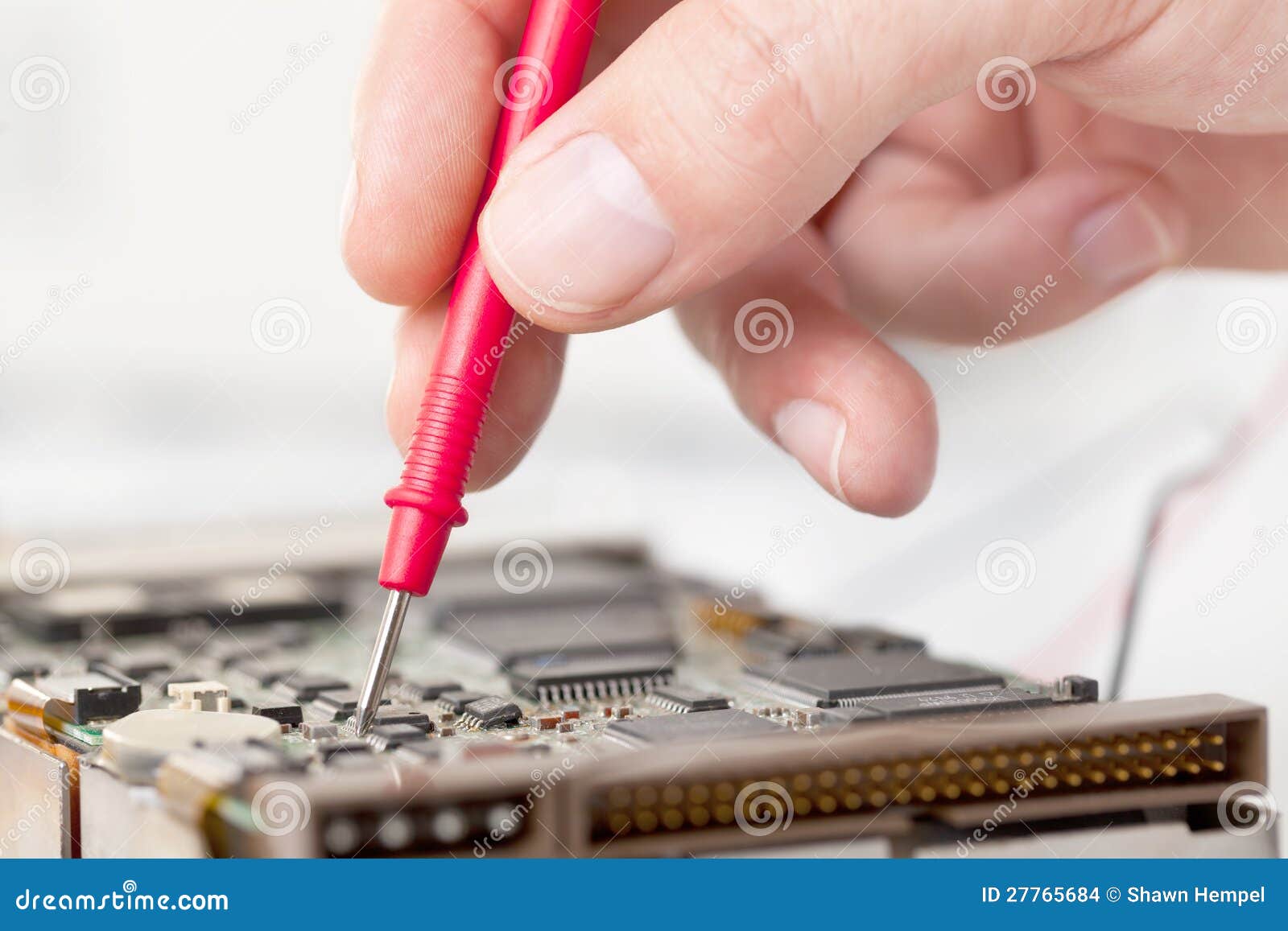 Ingénieur électronicien photo stock. Image du métier - 27765684