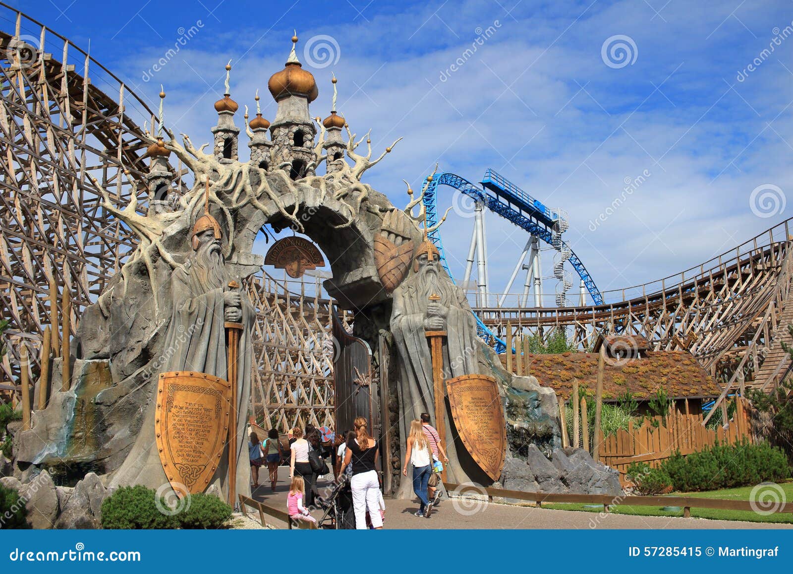 Ingang Van De Wodan De Houten Achtbaan Redactionele Afbeelding - Image ...