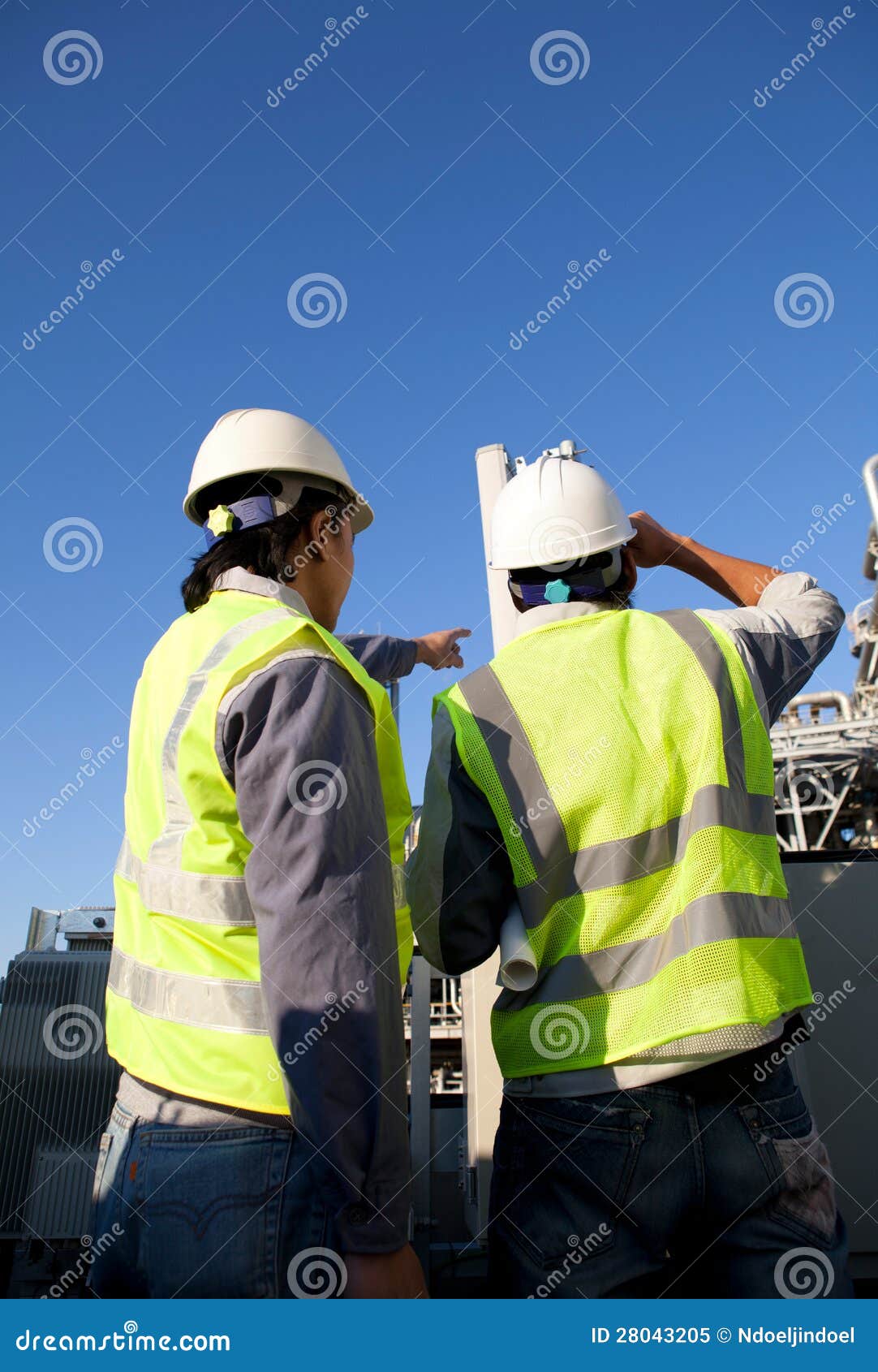 Ingegnere due immagine stock. Immagine di maschio, costruzione - 28043205