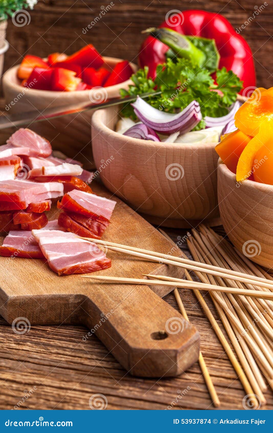 Ingredientes Para Preparar Los Pinchos Foto de archivo - Imagen de ...