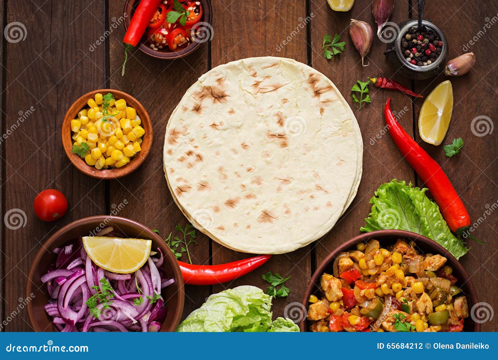 Ingredienti Per I Taci Messicani Con Carne Fotografia Stock - Immagine ...