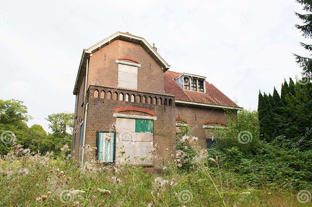 Inhabitable old house stock photo. Image of windows, broken - 33487294